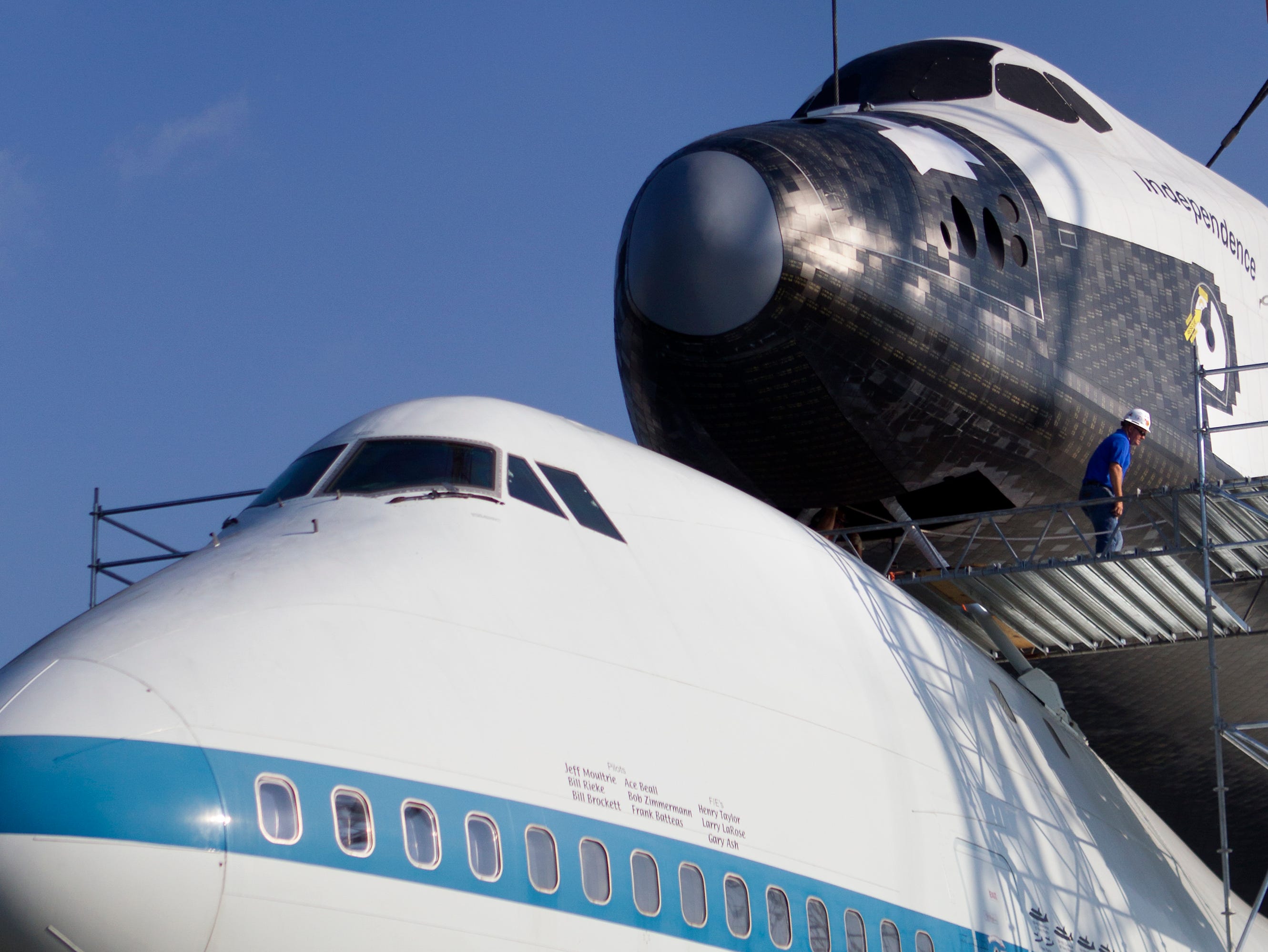 Nasa space shuttle replica - landlopers