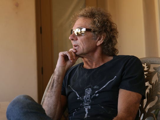 Mickey Thomas finds his way back home to the desert