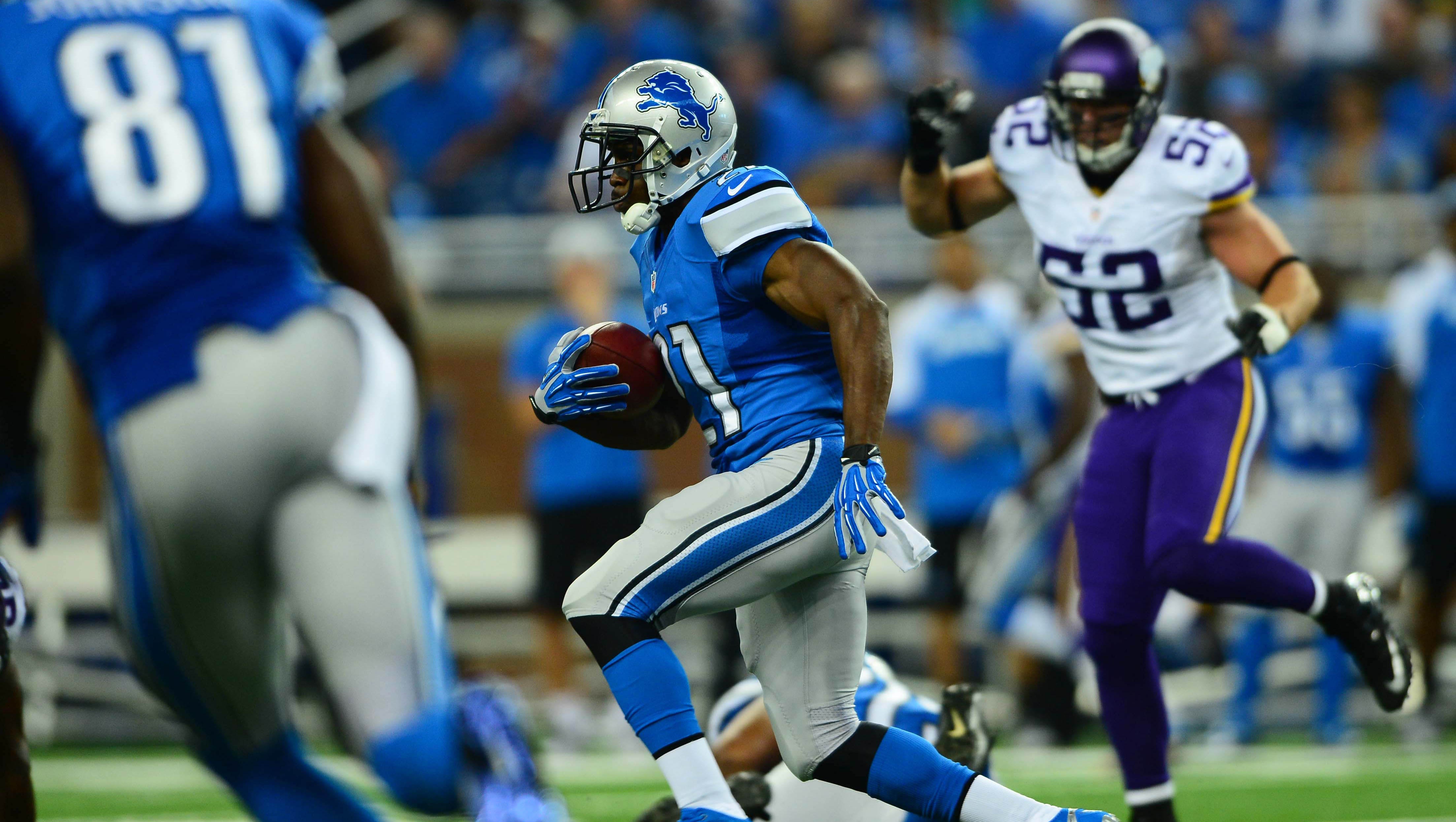 Reggie Bush dazzles as Lions blow past Vikings