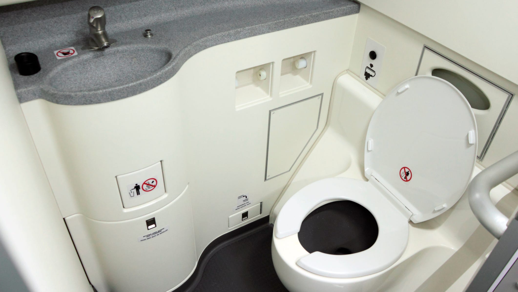 Ask the Captain: Can pilots use the lavatory during flight?