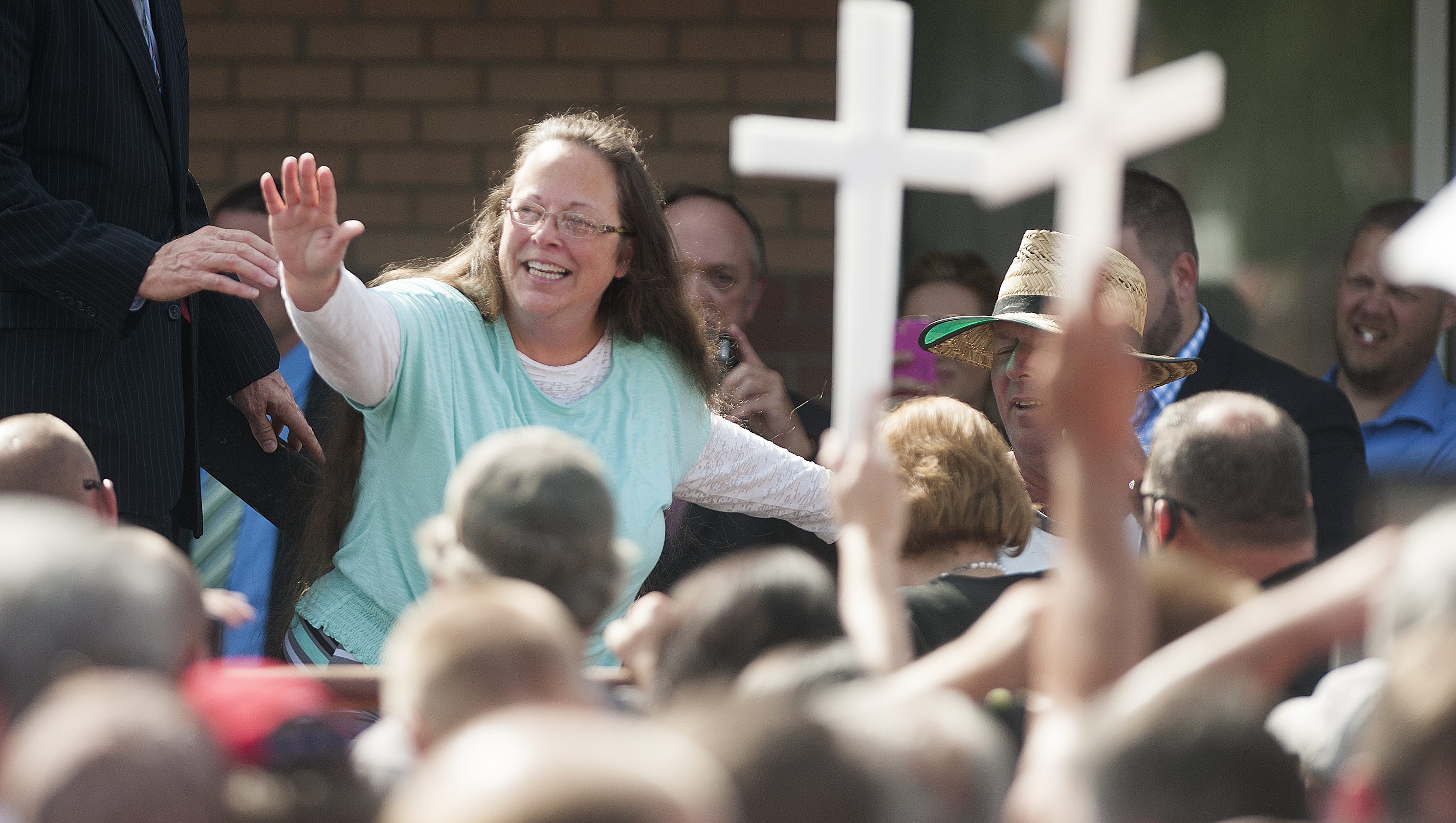Whats An Apostolic Christian And Why Is Kim Davis Hair So Long