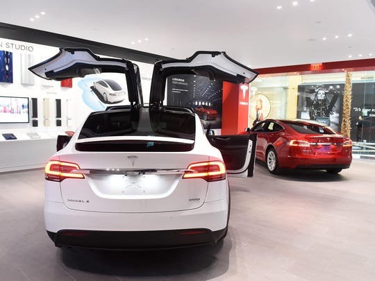 First Tesla Michigan gallery opens at Somerset