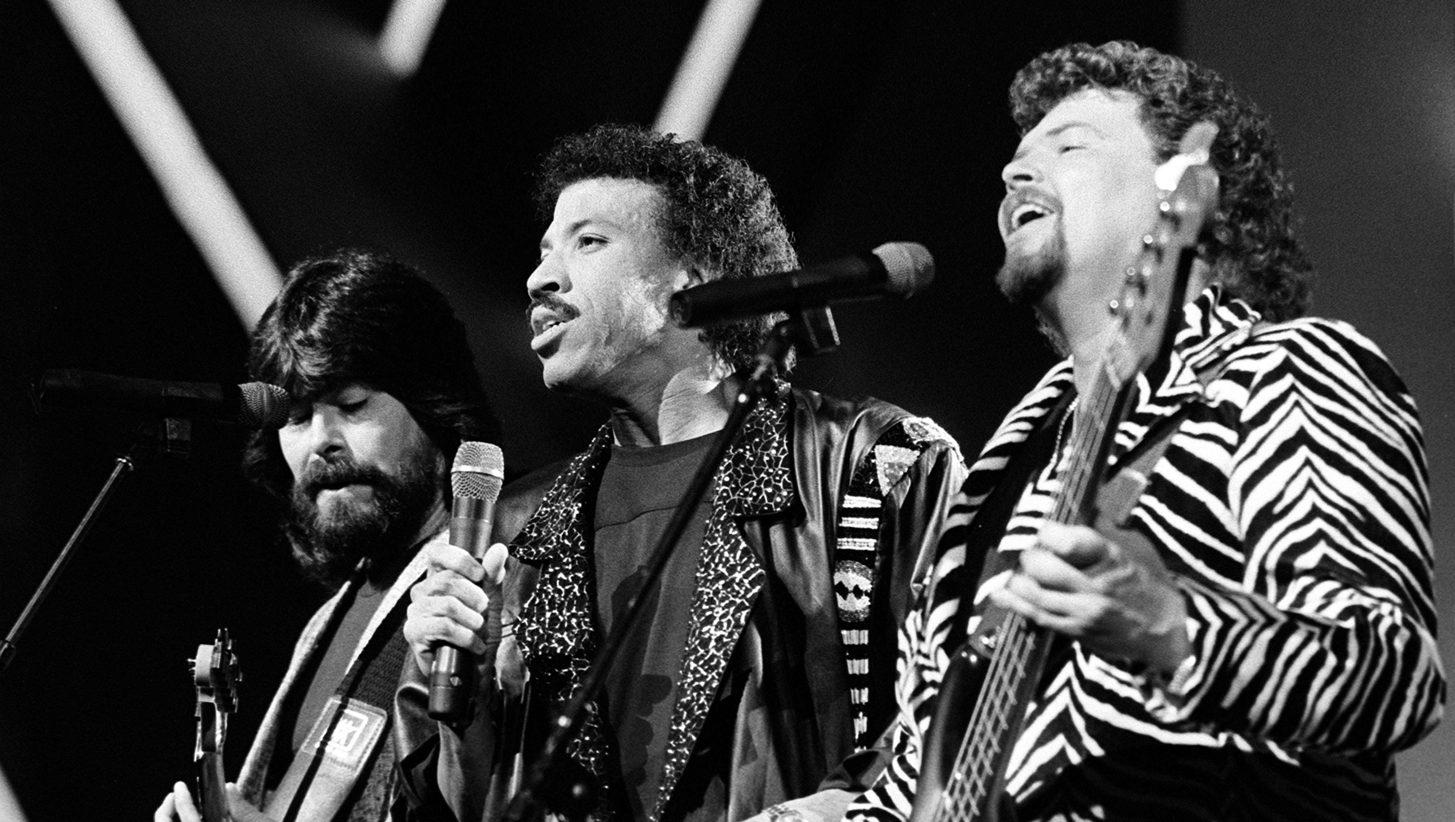 Jeff Cook, a co-founding member of Alabama, dies at 73