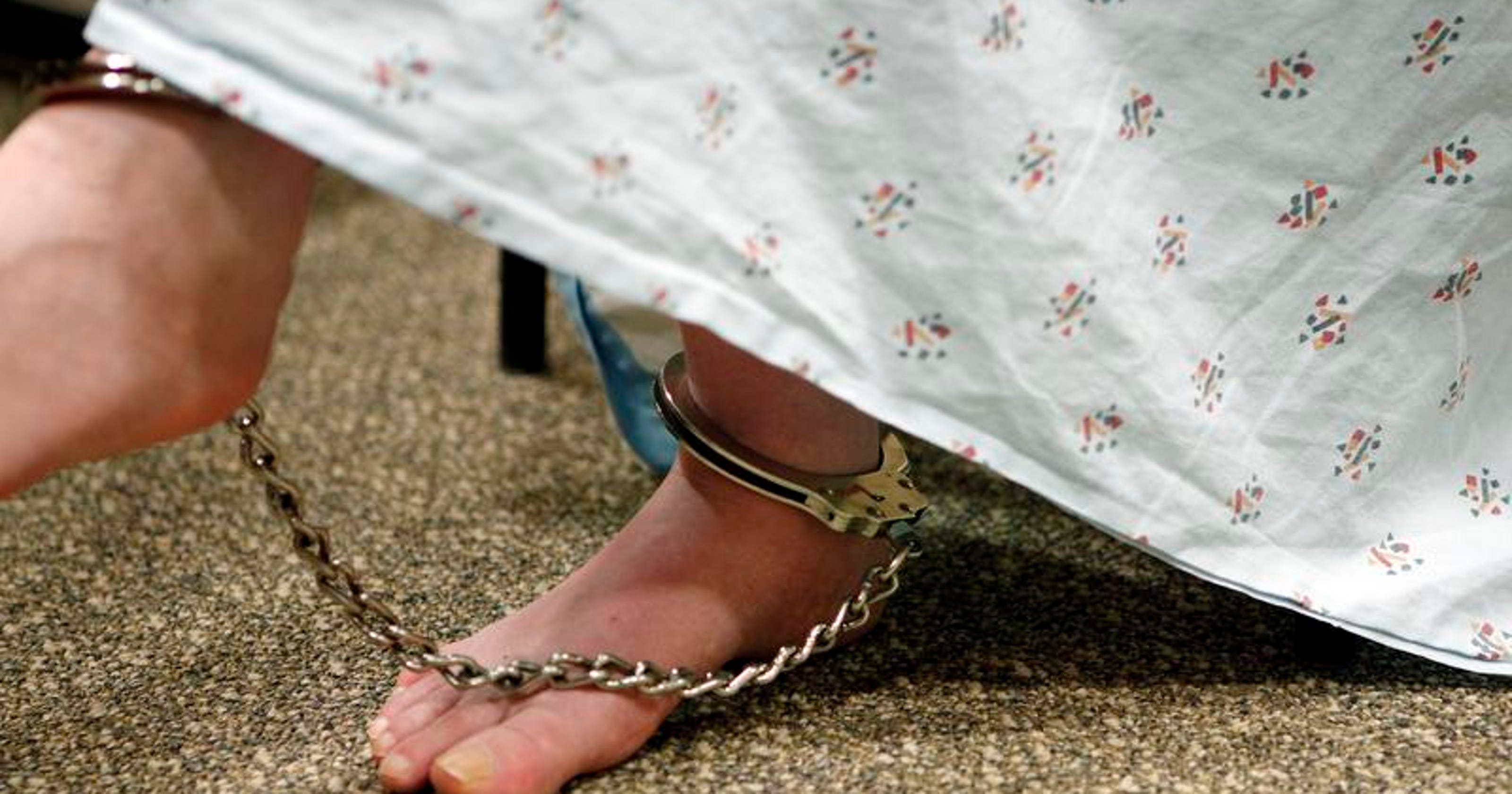 Iowa Senate OKs plans for rules restricting use of handcuffs on ...