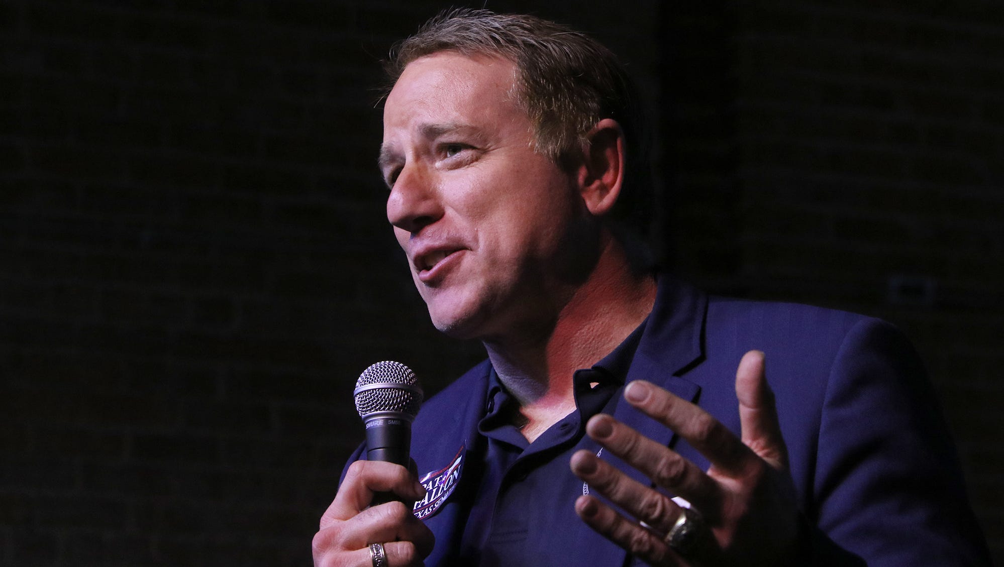 Rep. Pat Fallon shows his gratitude to Wichita County crowd