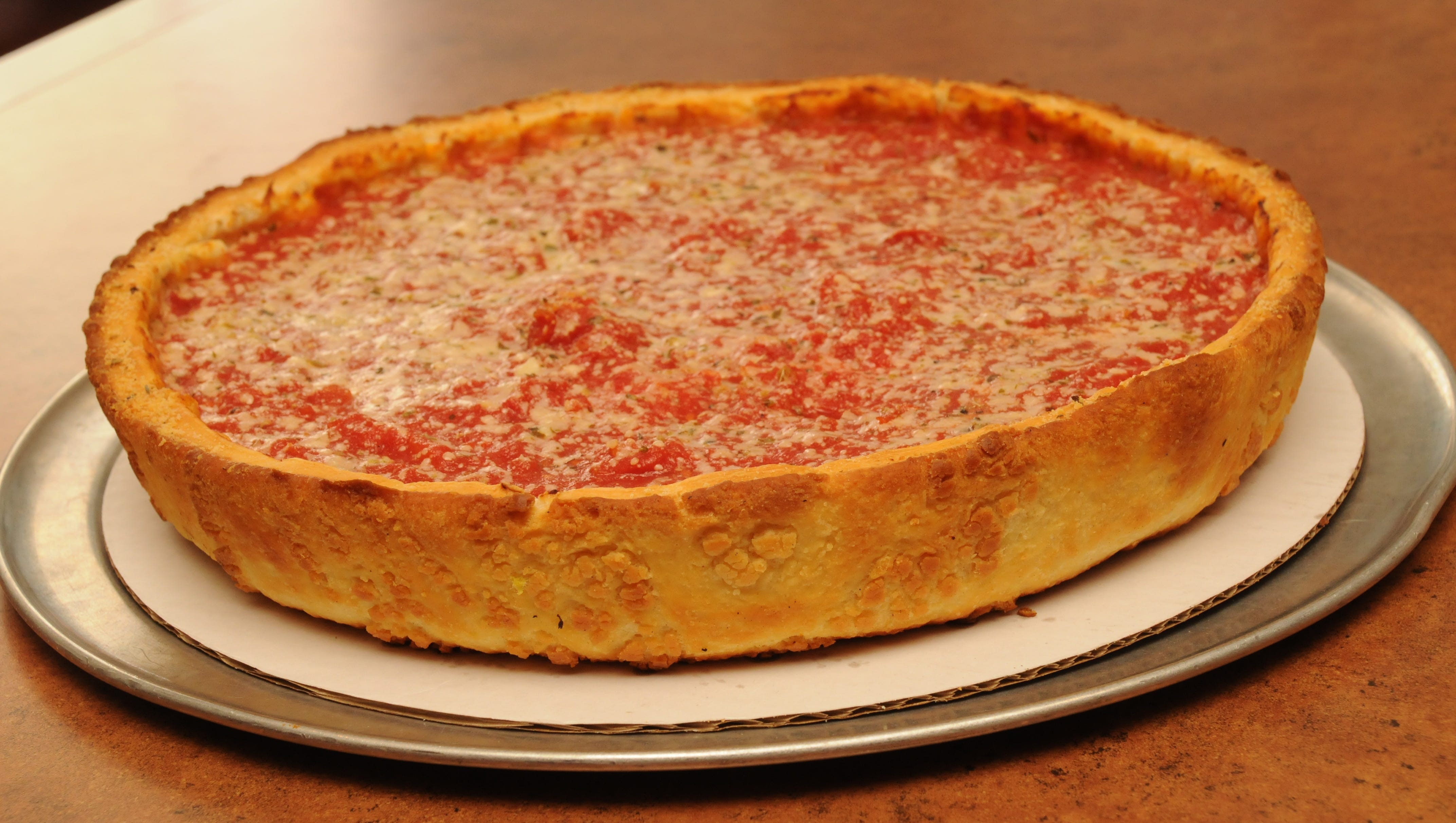 Barstool Sports reviews Iowa City's Wig and Pen before shunning Casey's ...