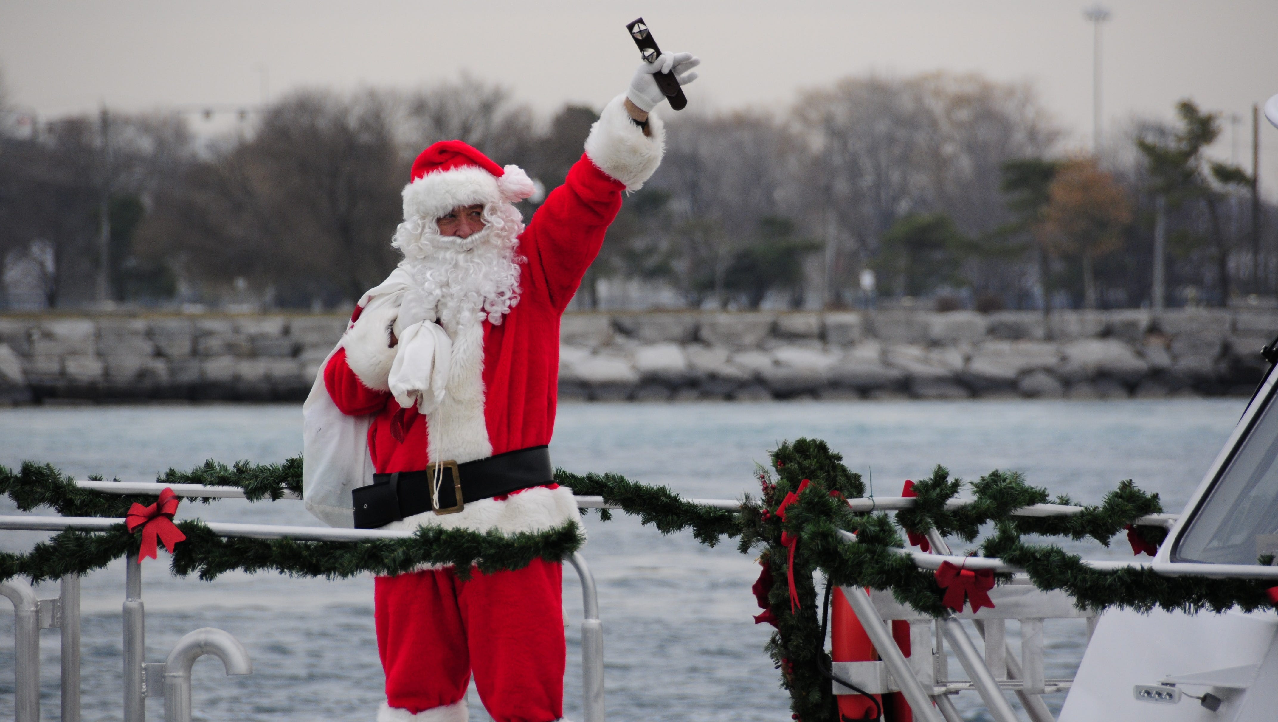 Santa Claus is coming to town by boat