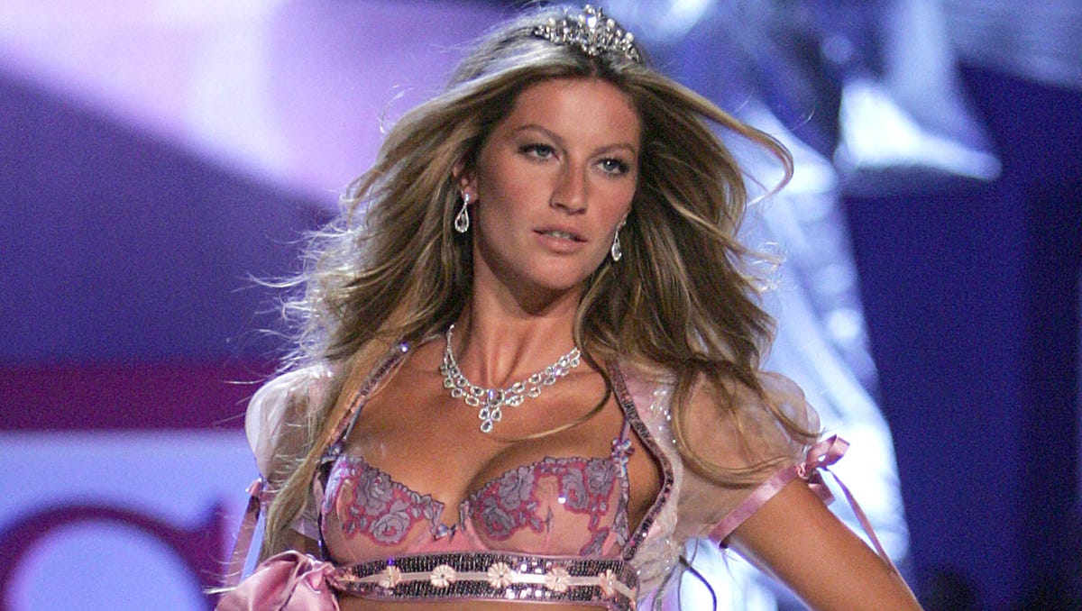 Photos: Gisele Bundchen walks off runway