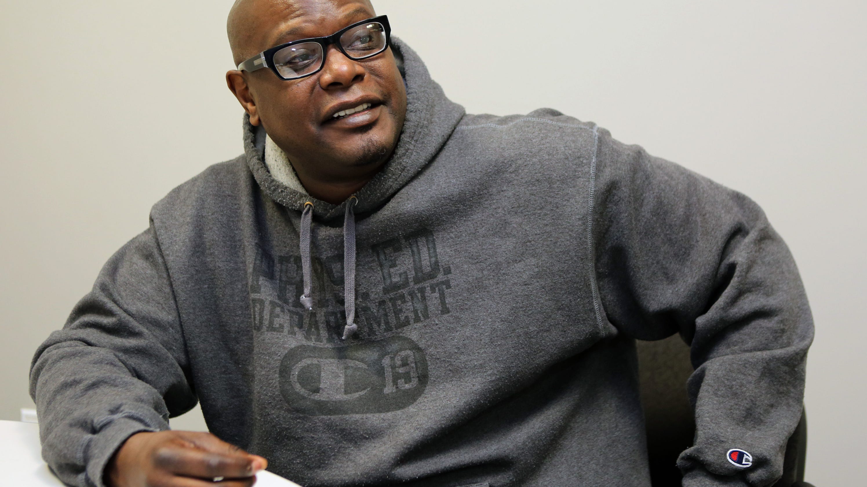 Video shows 4 black officers held at gunpoint by police