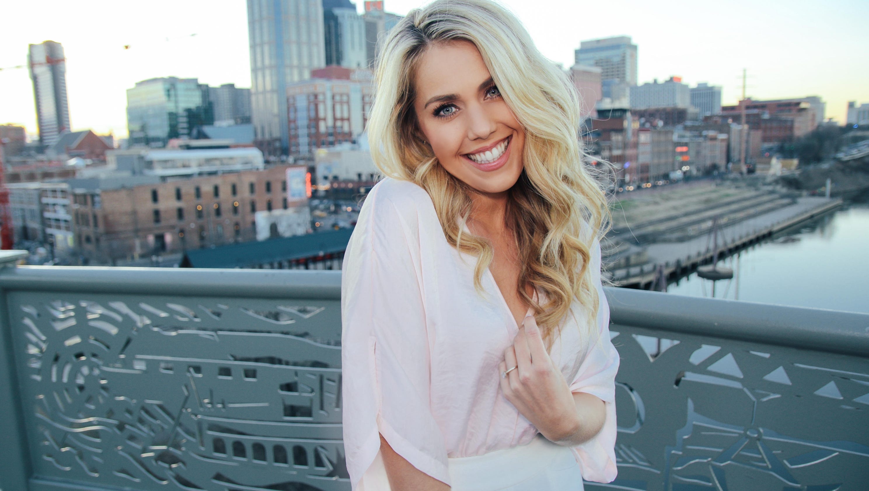 Backup singer Andrea Thomas finds spotlight on 'The Voice'