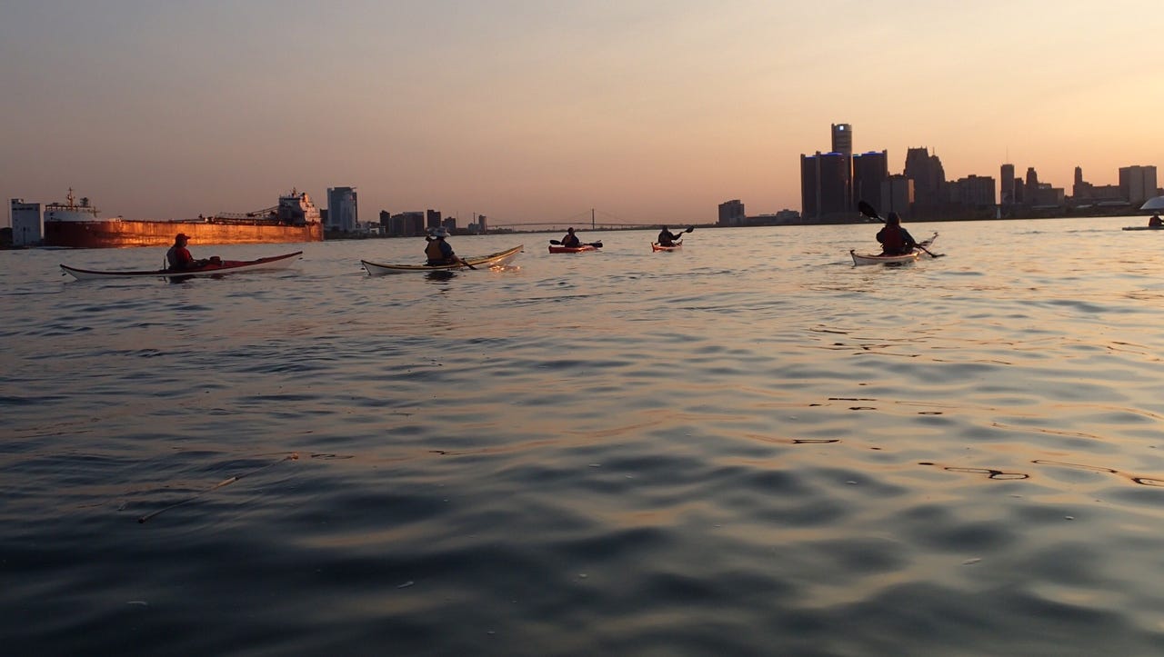 Kayaking offers unique peek at Detroit