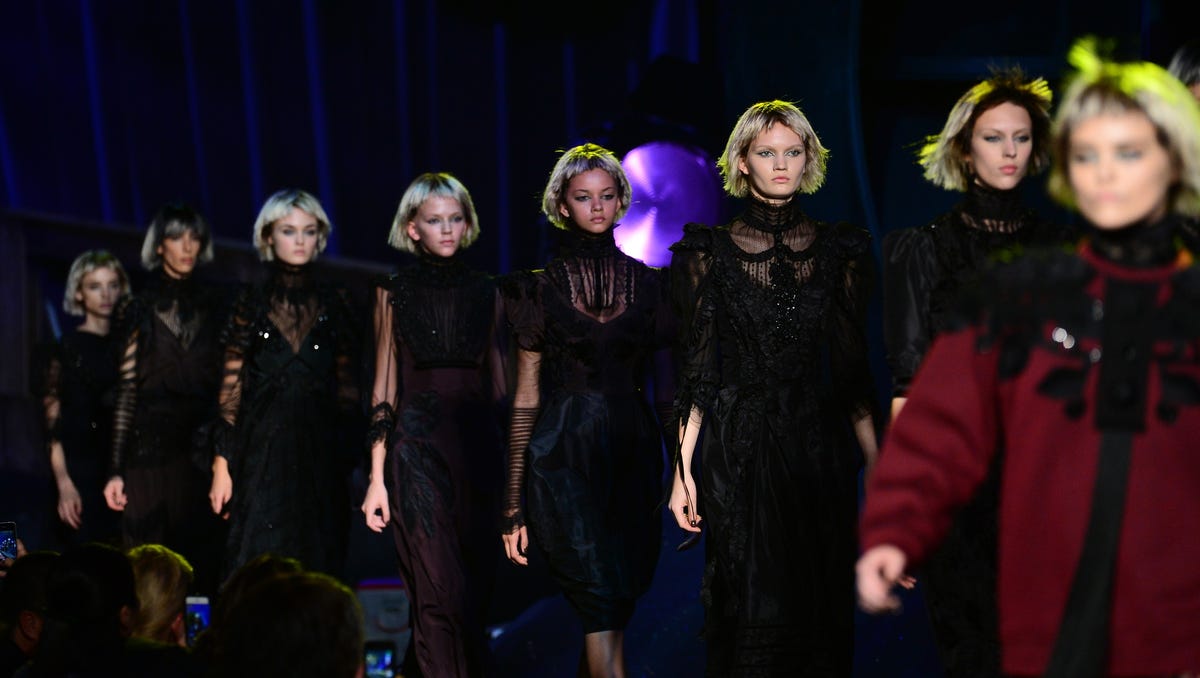 Marc Jacobs closes New York Fashion Week