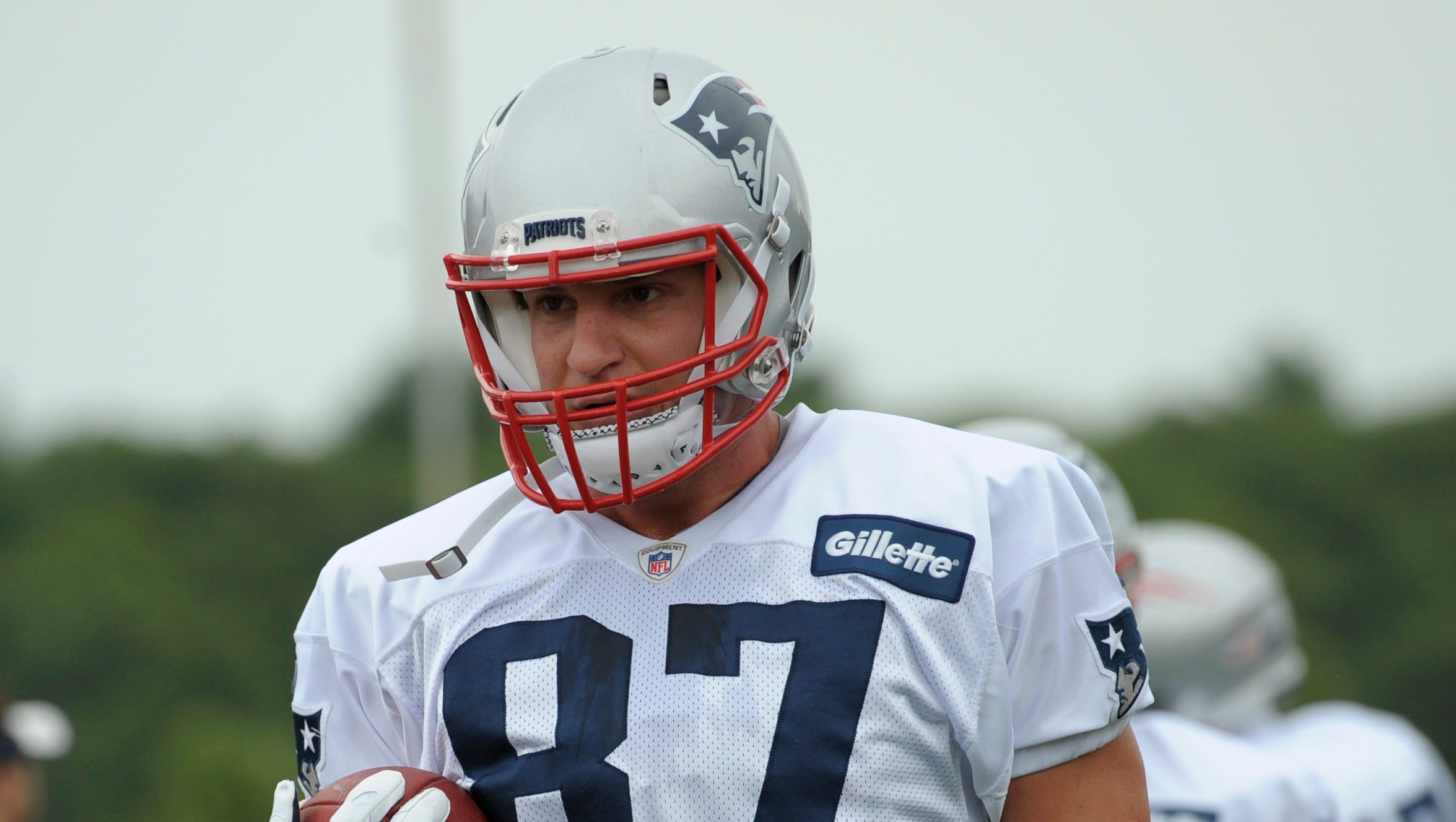 Rob Gronkowski flexes muscles for Patriots with big plays against Jags