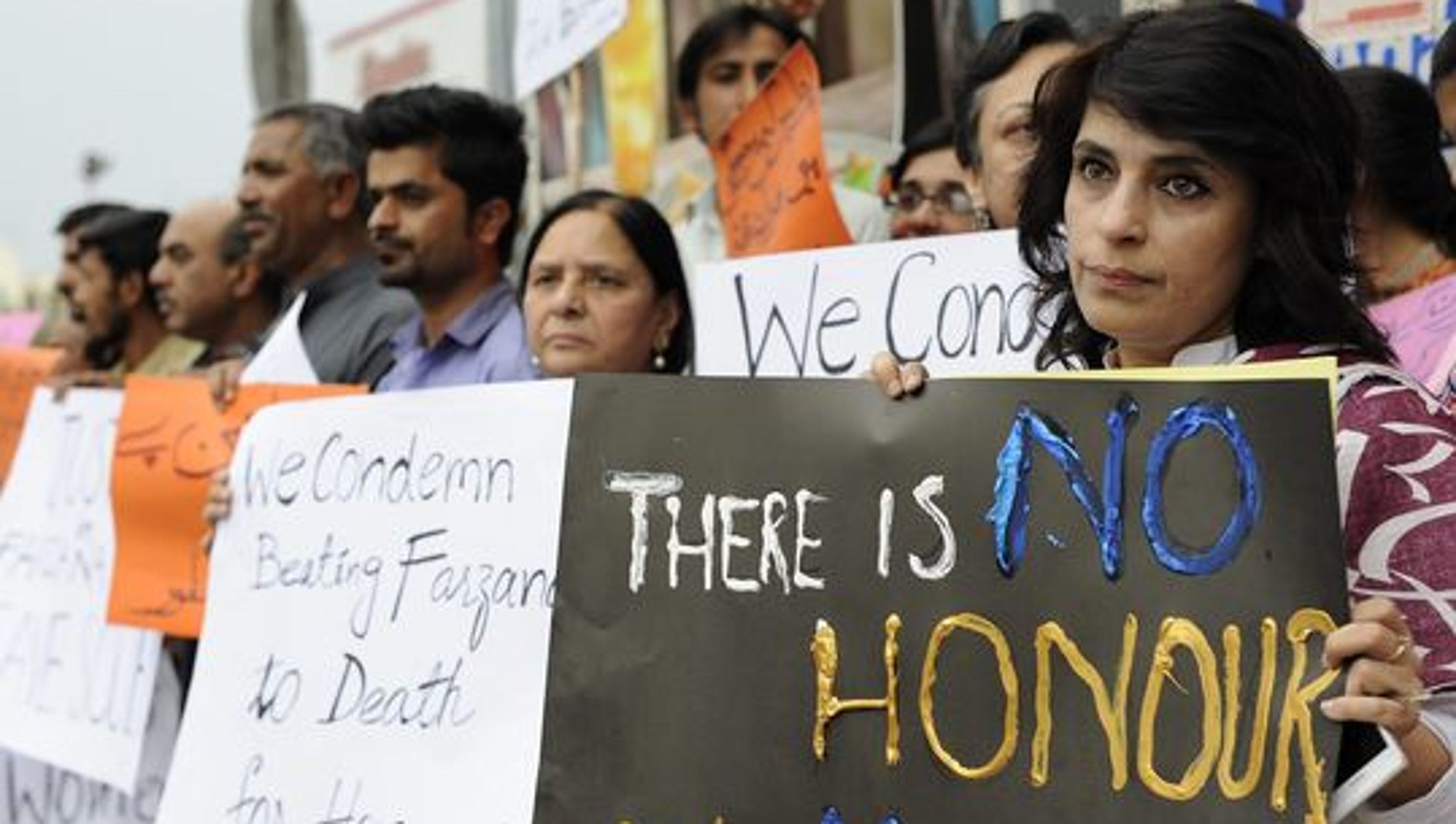Pakistan law cracks down on 'honor killings'