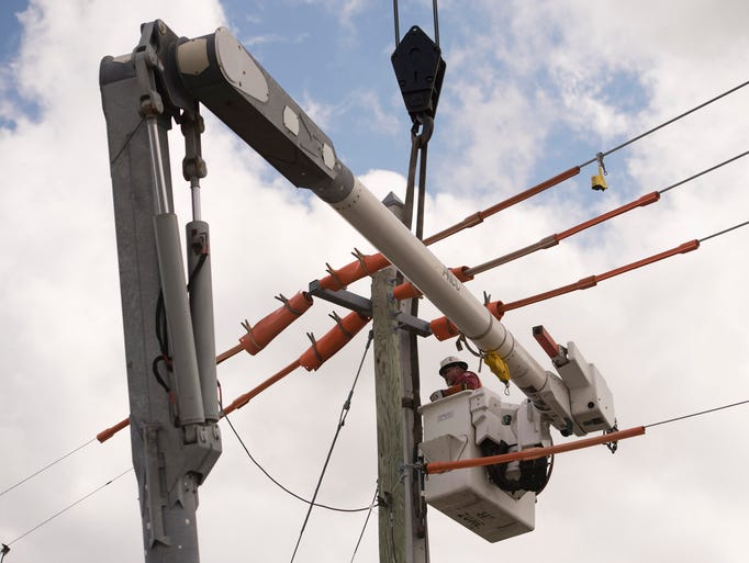FPL installs new power poles in Stuart to withstand 145 mph wind