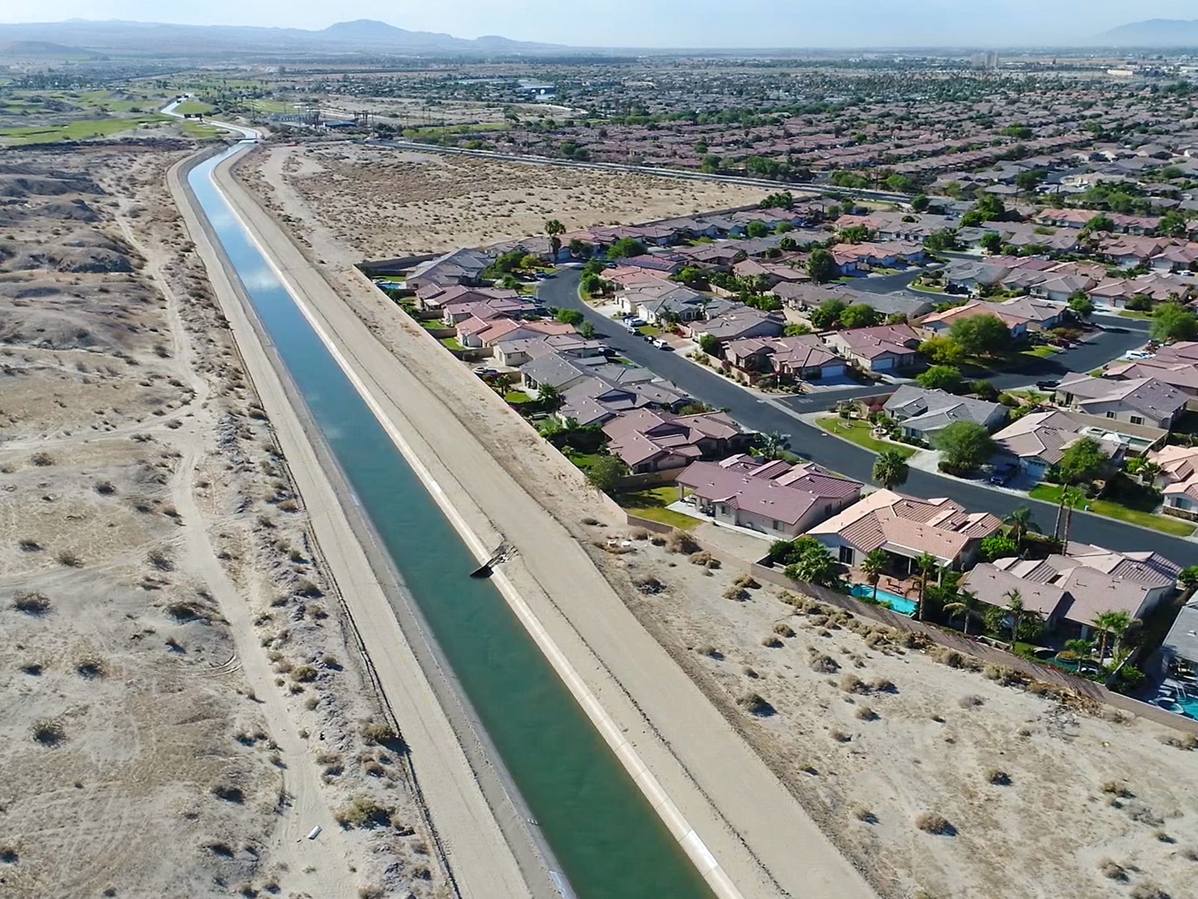 Desert cities are saving water. Farms and golf courses, not so much