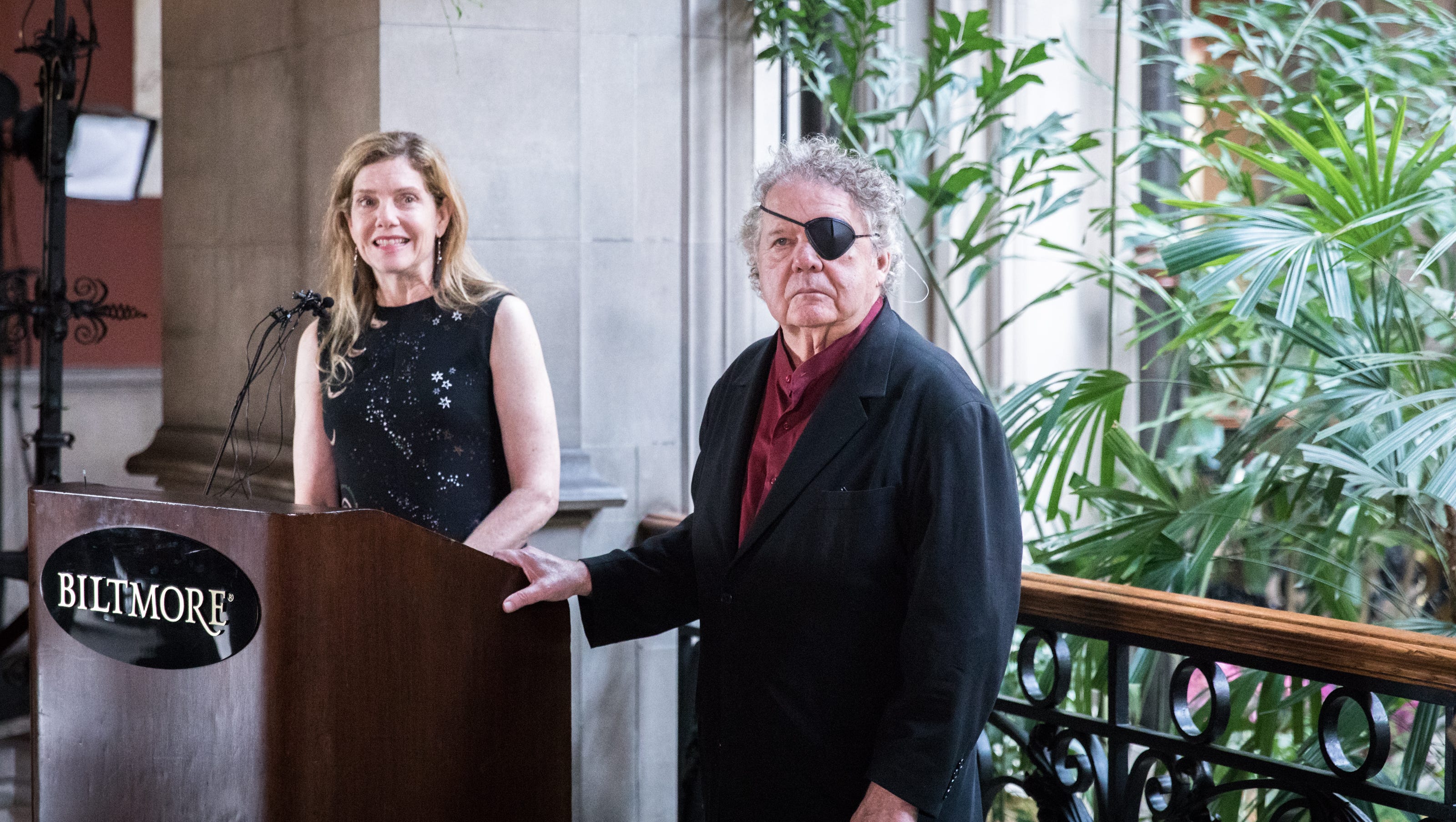 Glass artist Dale Chihuly has historic exhibit at Asheville's Biltmore