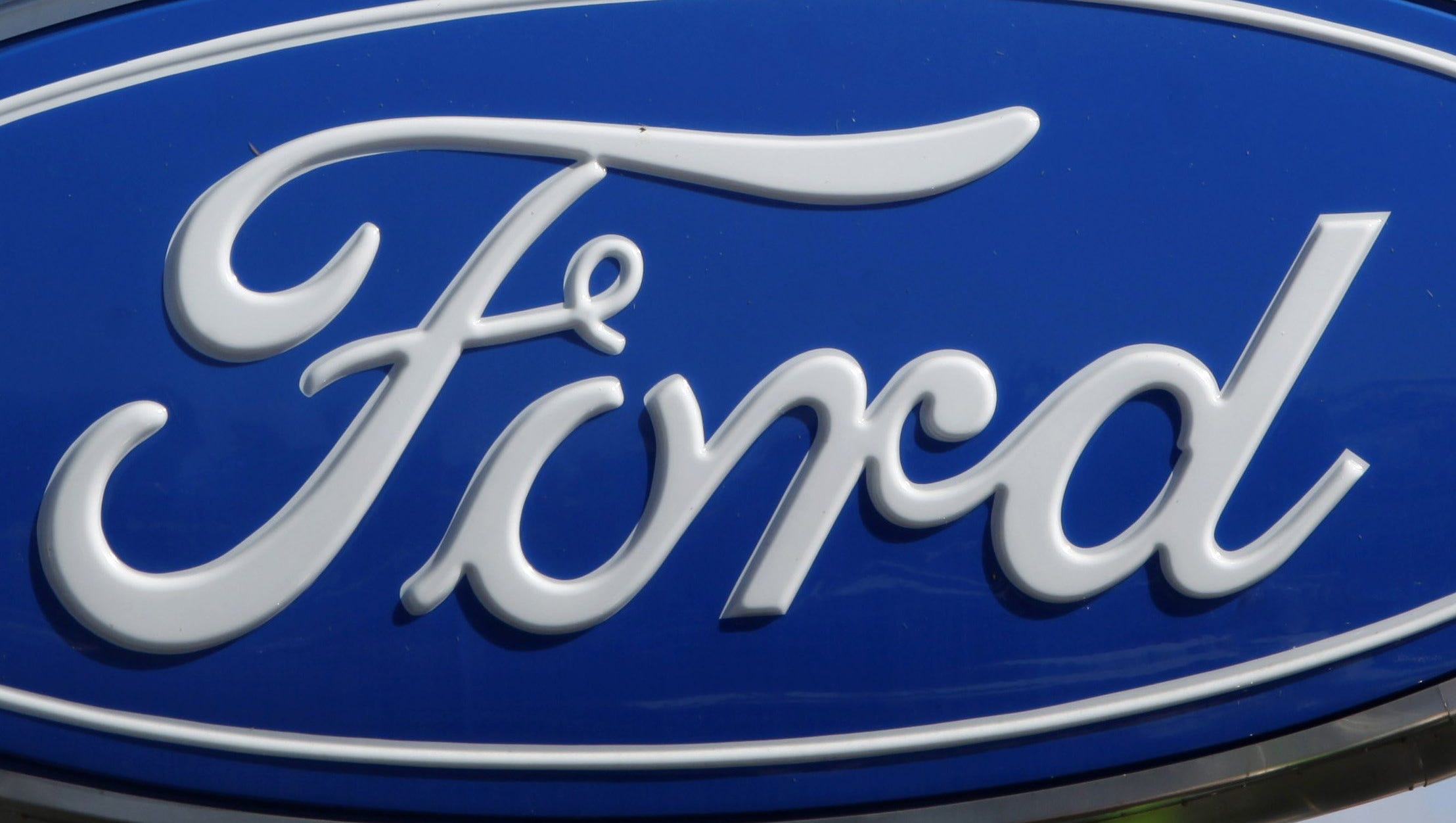 Moody's downgrades Ford credit rating to junk status