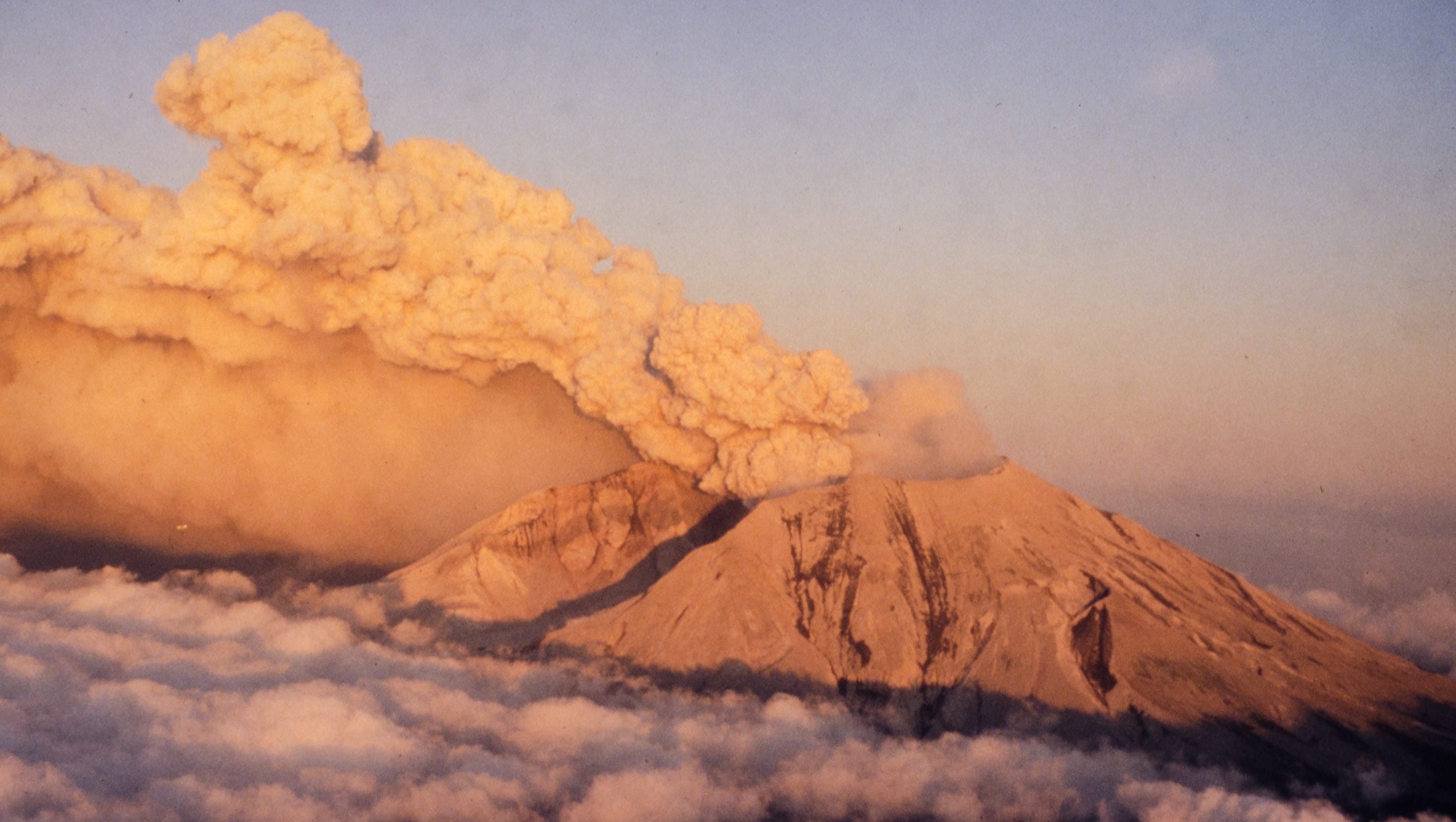 Mount St. Helens eruption: Never-before-published aerial photos