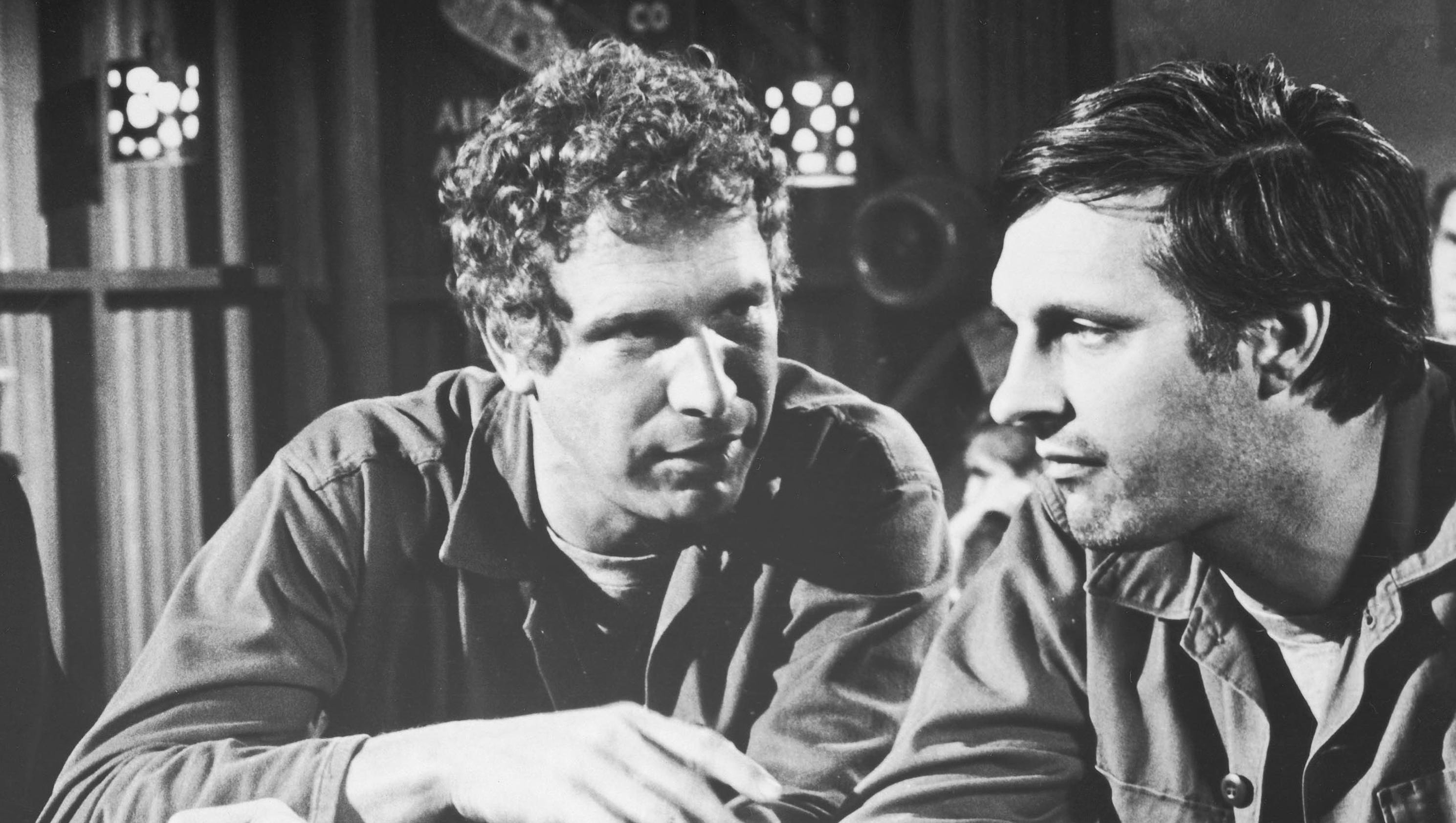 Wayne Rogers, Trapper John on 'M.A.S.H.,' dies at 82