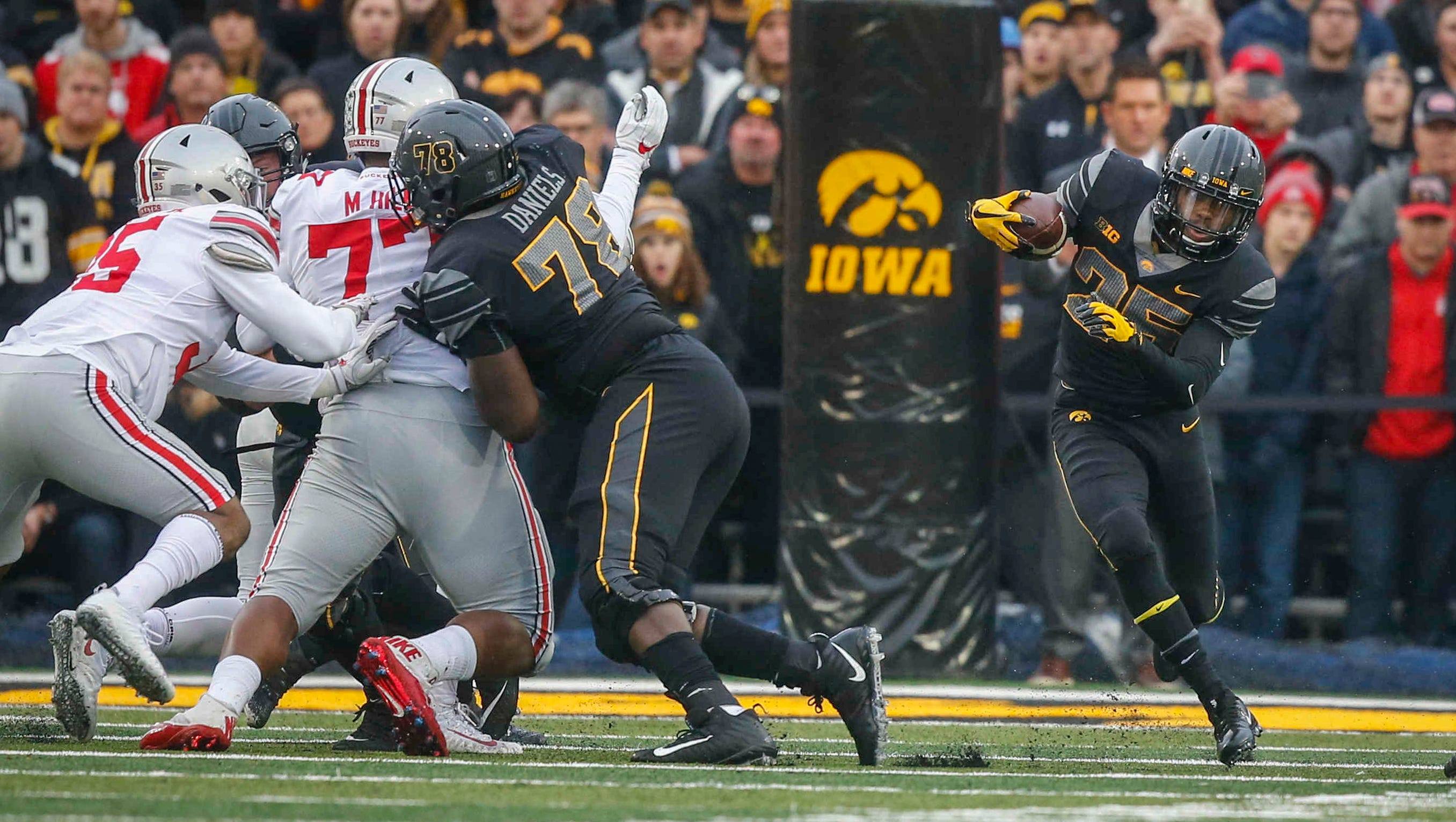 How the Iowa Hawkeyes' offensive line dominated Ohio State's vaunted ...