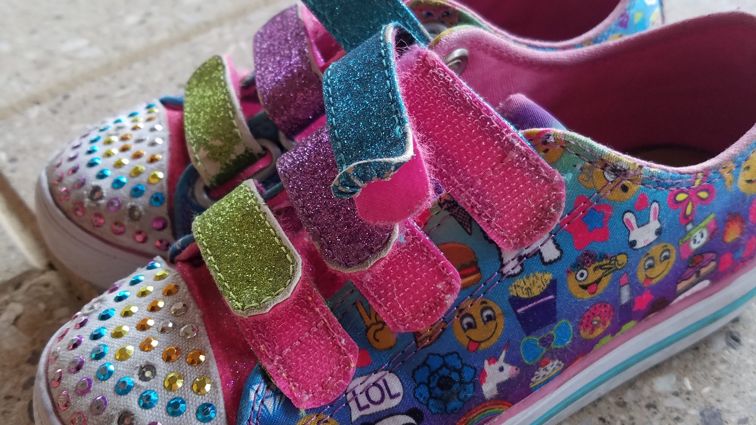 kids-shoes-fall-apart-bad-quality