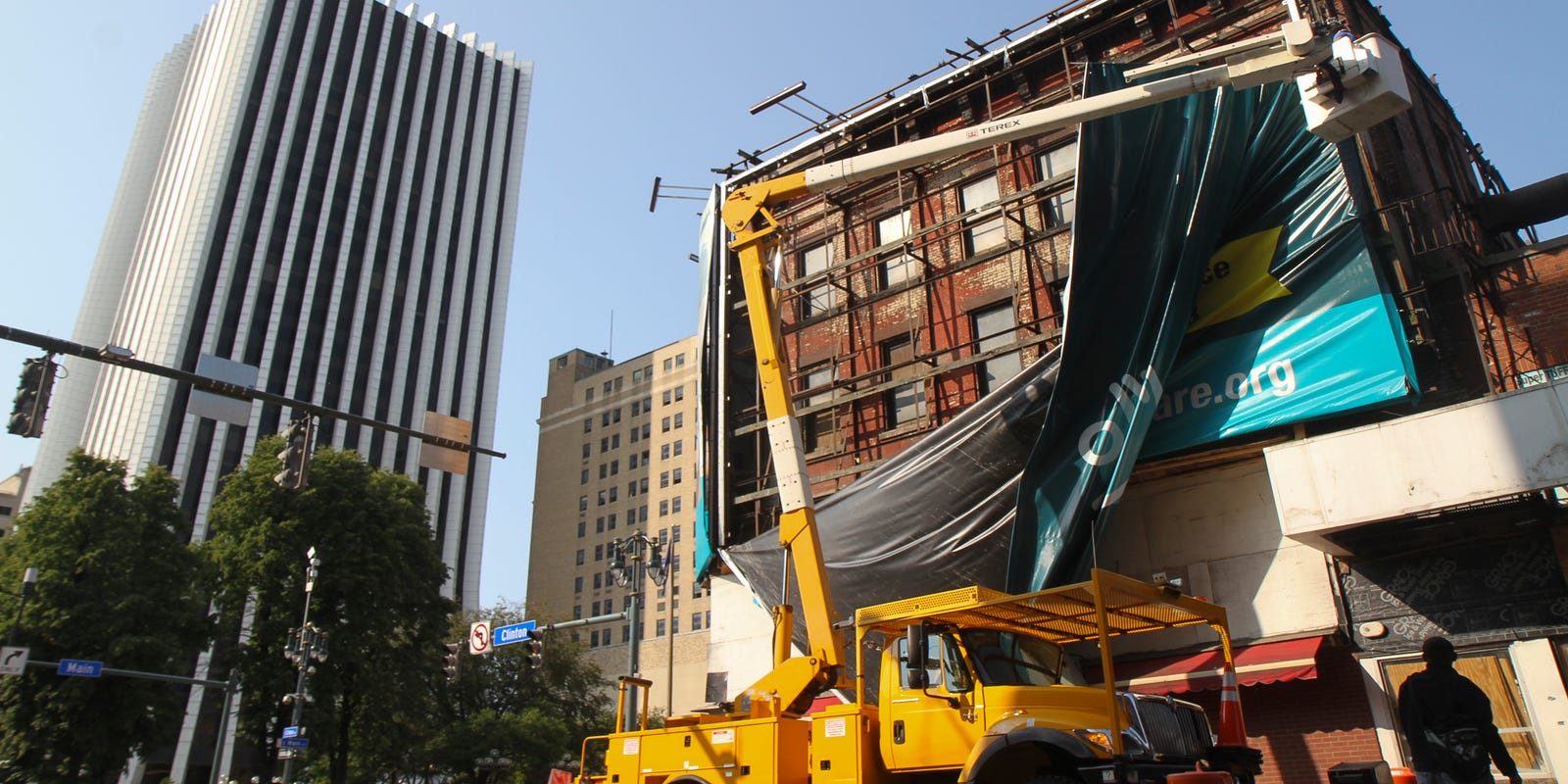 End of an era: Billboard at Rochester's Main and Clinton comes down