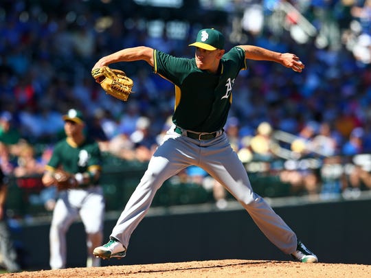 Switch-pitcher Pat Venditte not just a novelty act