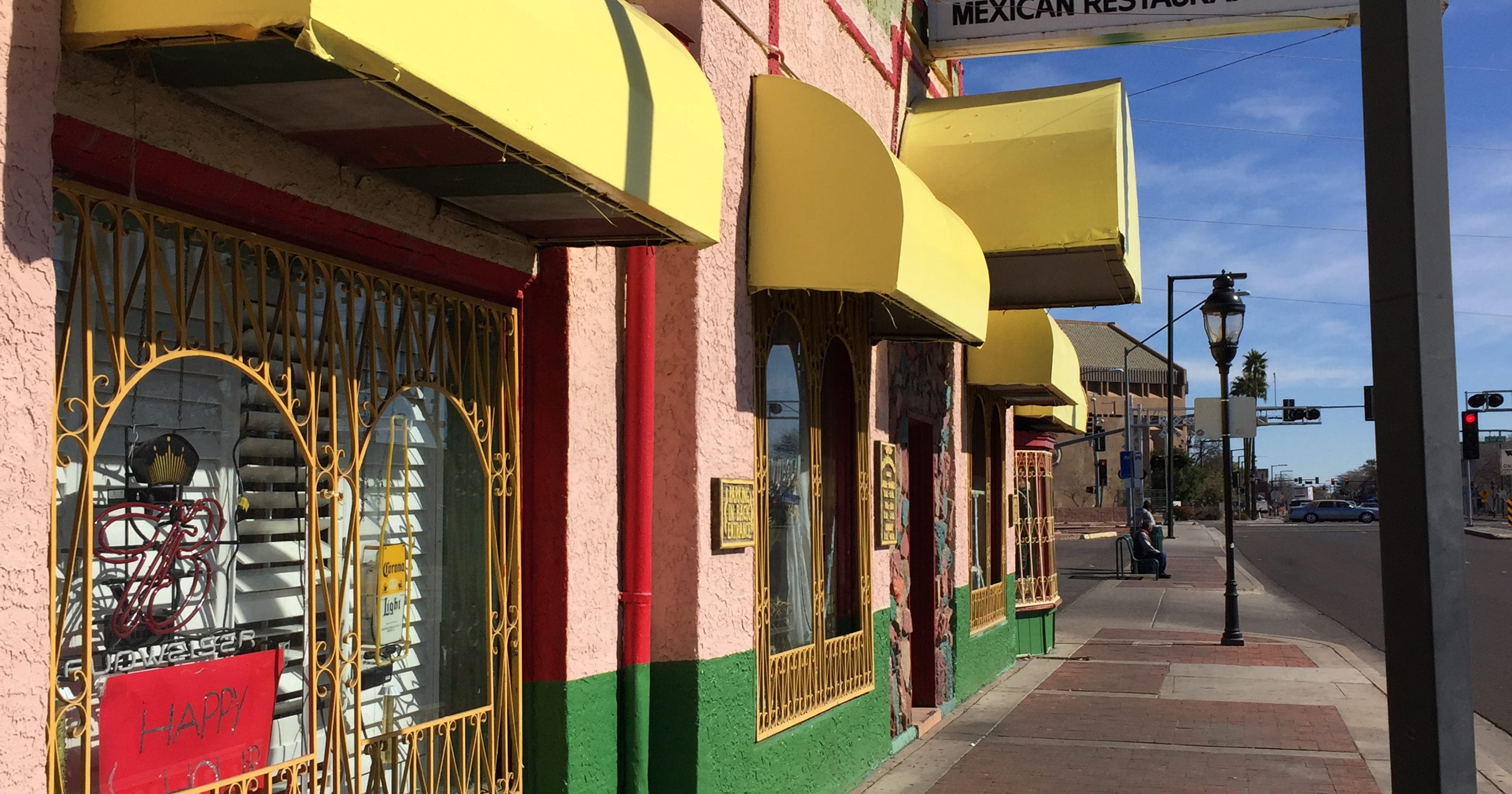 La Perla Cafe, iconic Glendale Mexican restaurant, closes