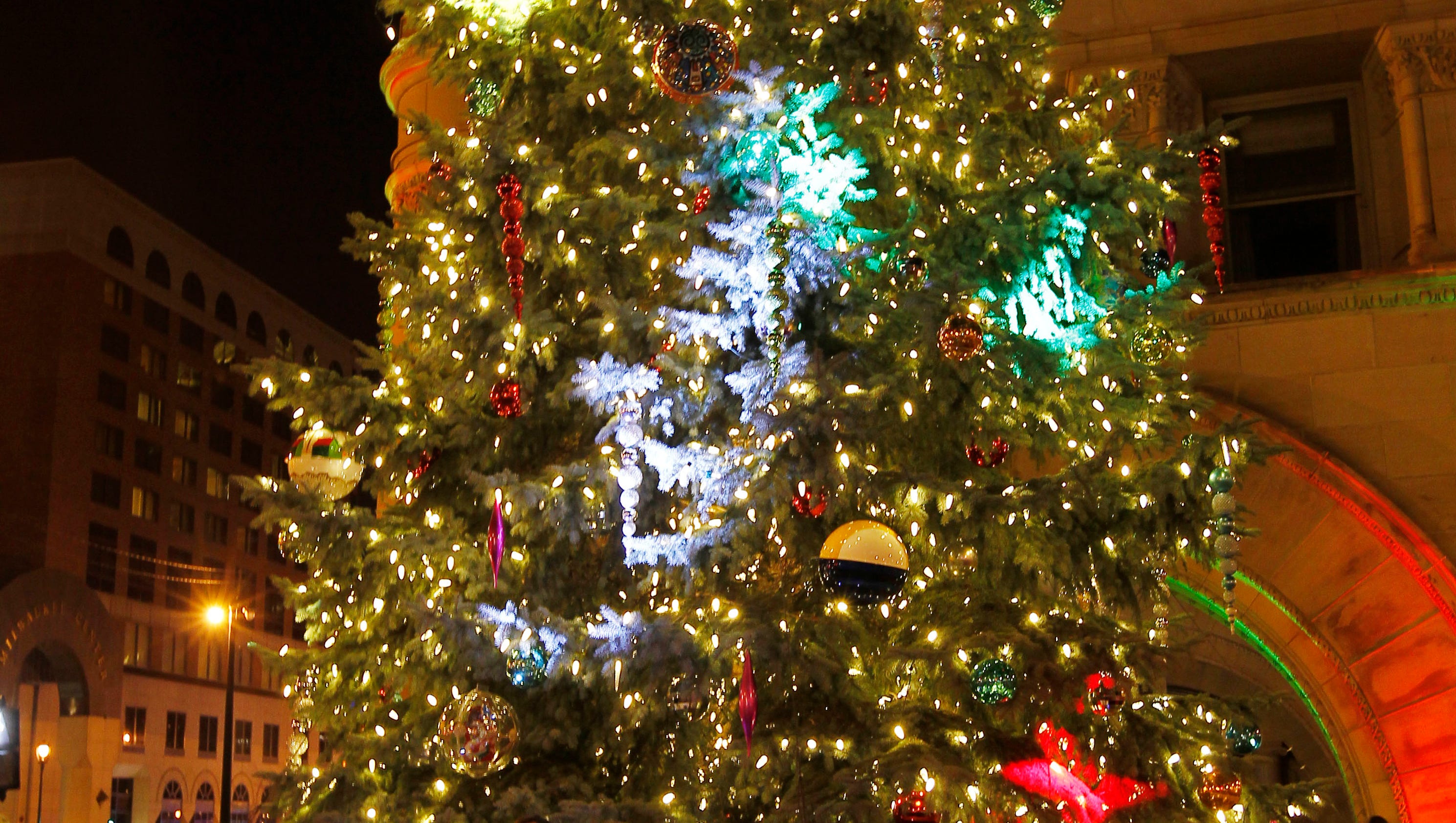 Christmas 2017: Holiday tree lightings and displays in Milwaukee area