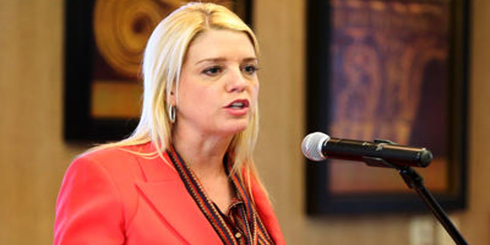 Pam Bondi outpaces two challengers to win second term