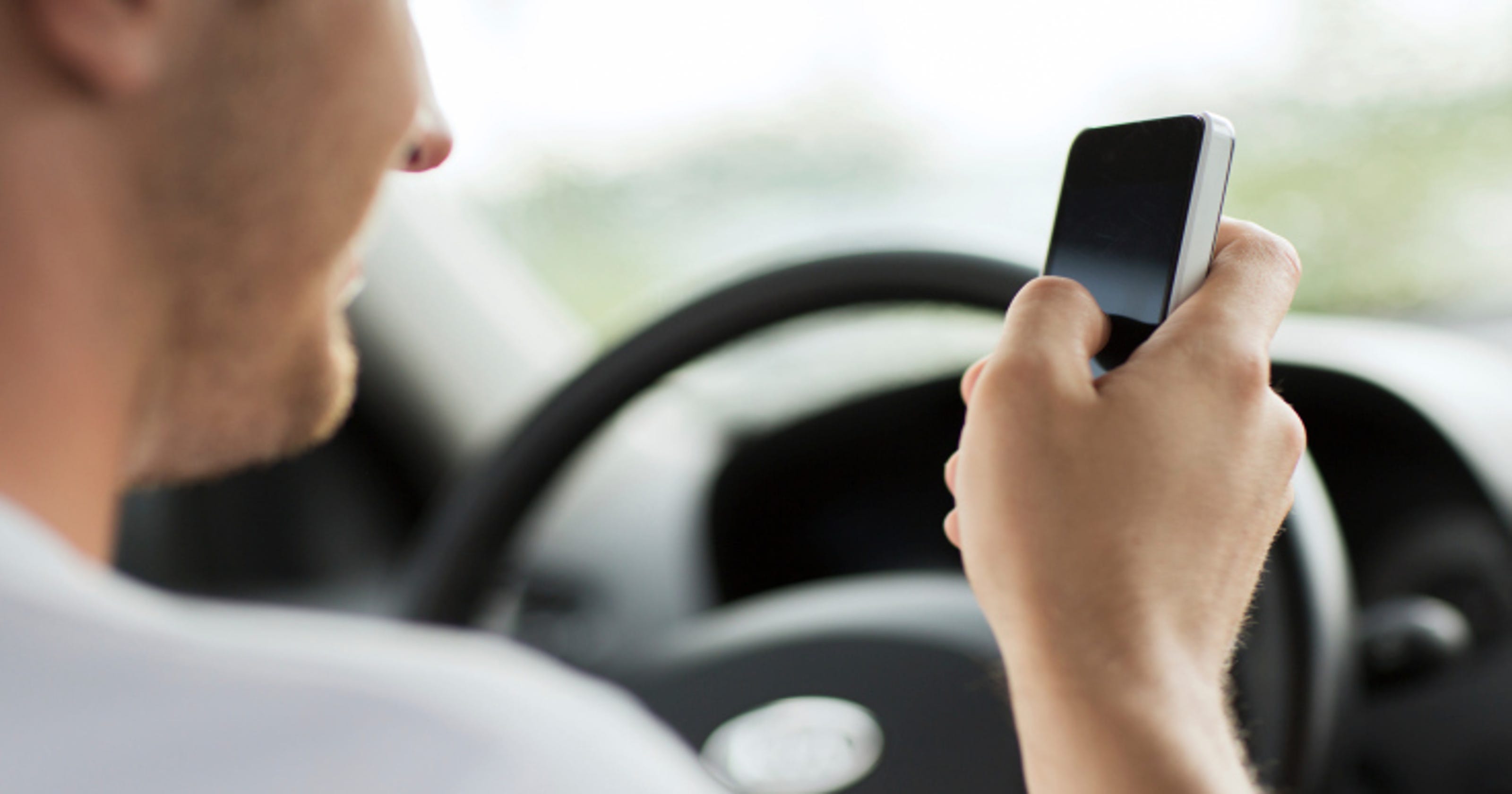 Texting, grooming while driving could soon be illegal in Springfield