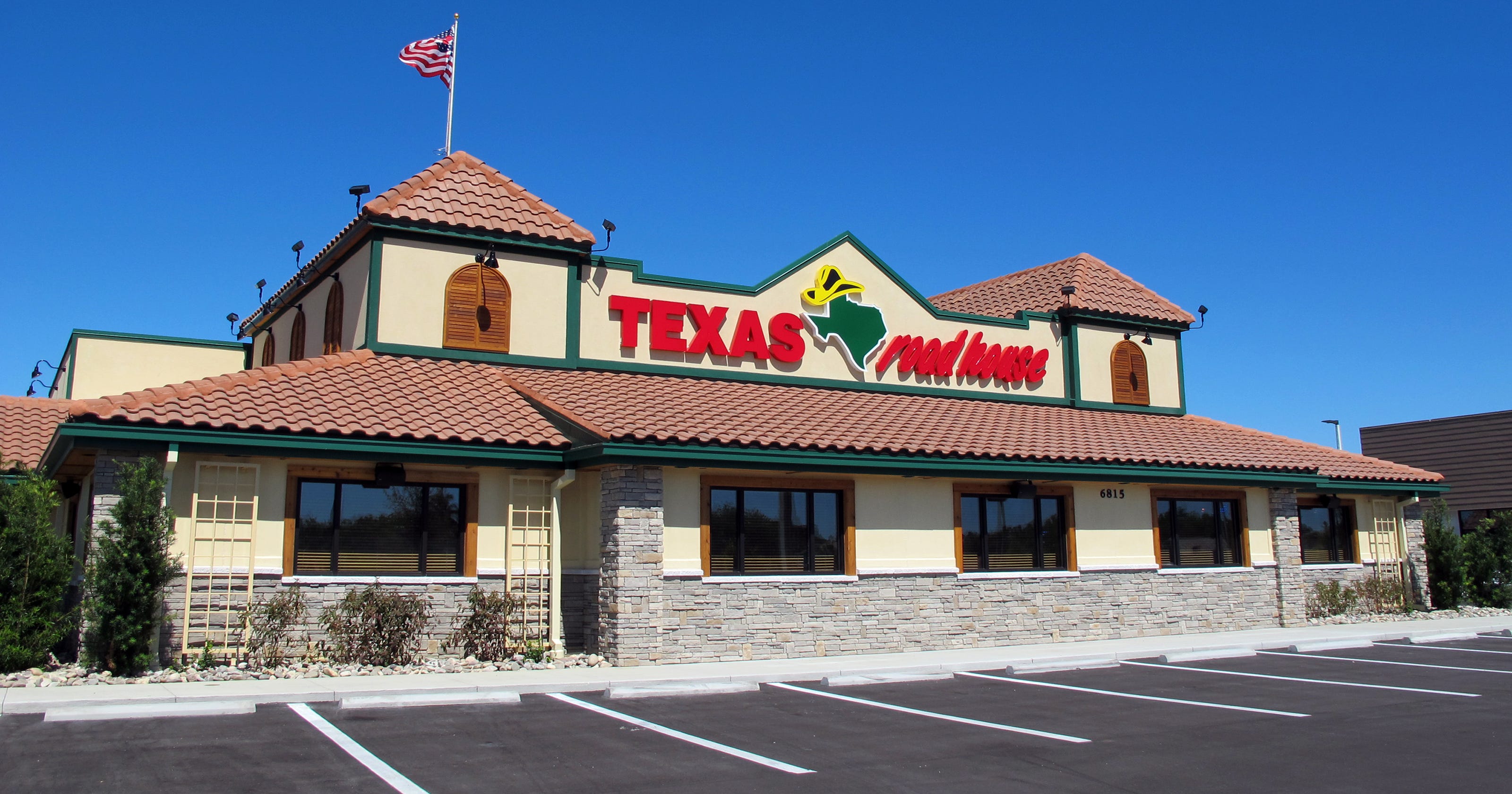 Investor buys Texas Roadhouse building on Restaurant Row in East Naples