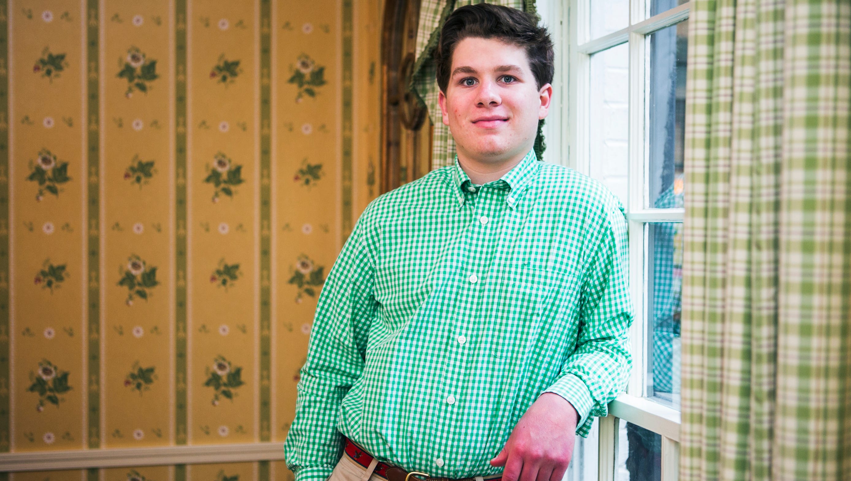 MUS tennis player Edward Apple makes year's most miraculous return