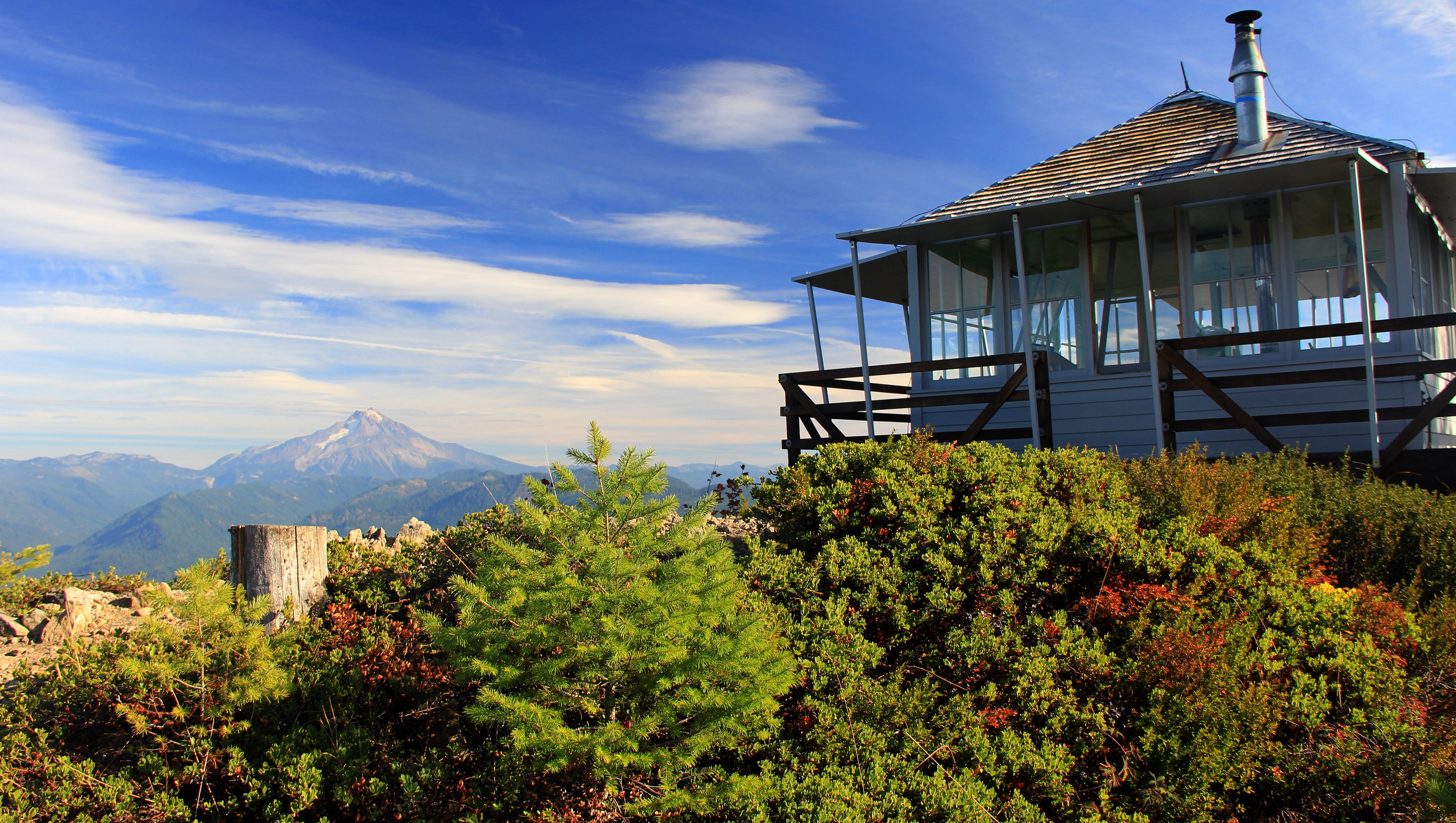 Guide to reserving a mountaintop lookout in Oregon