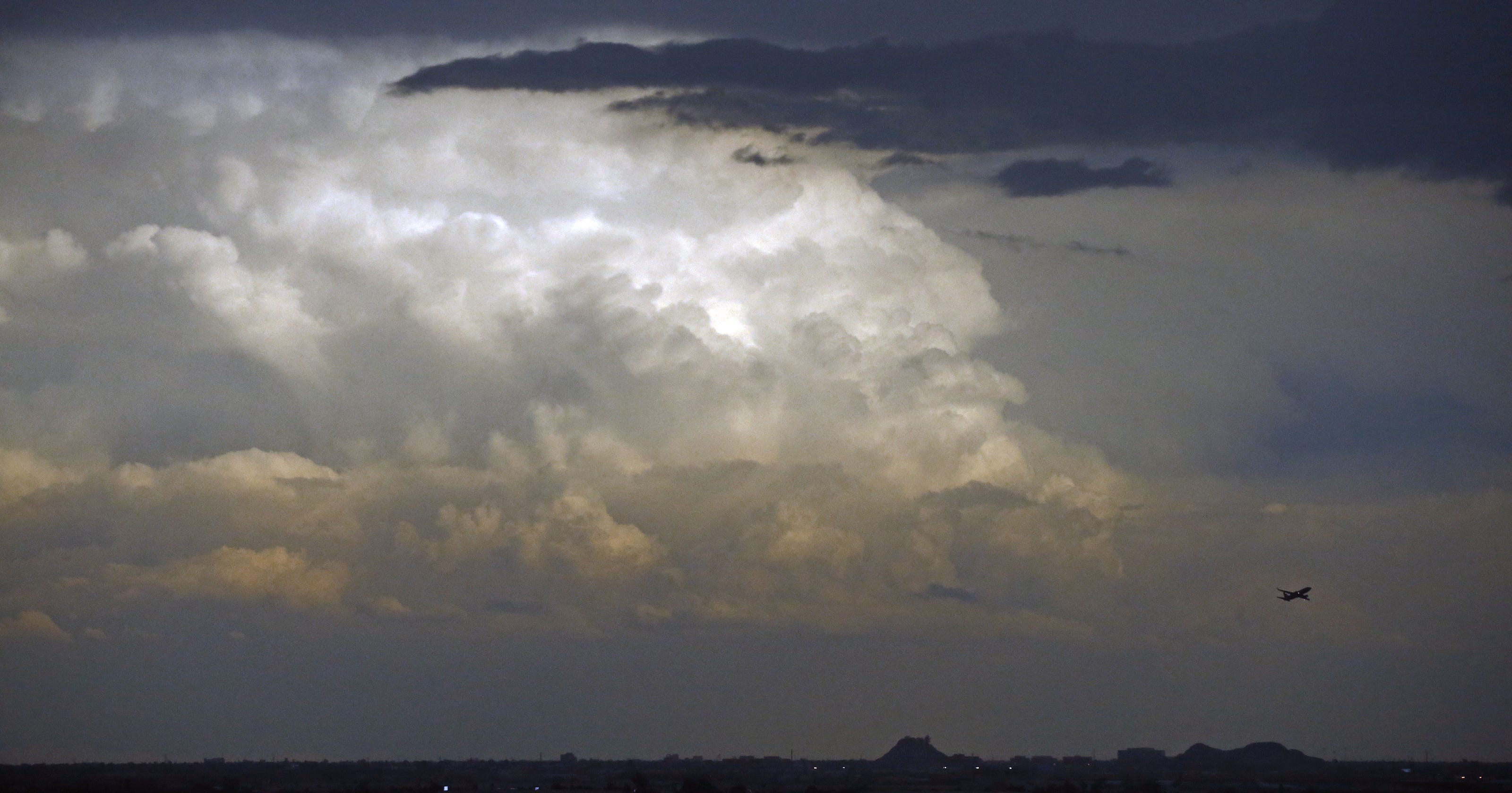 Rain, hail rolls through Phoenix area; power restored for most by daylight