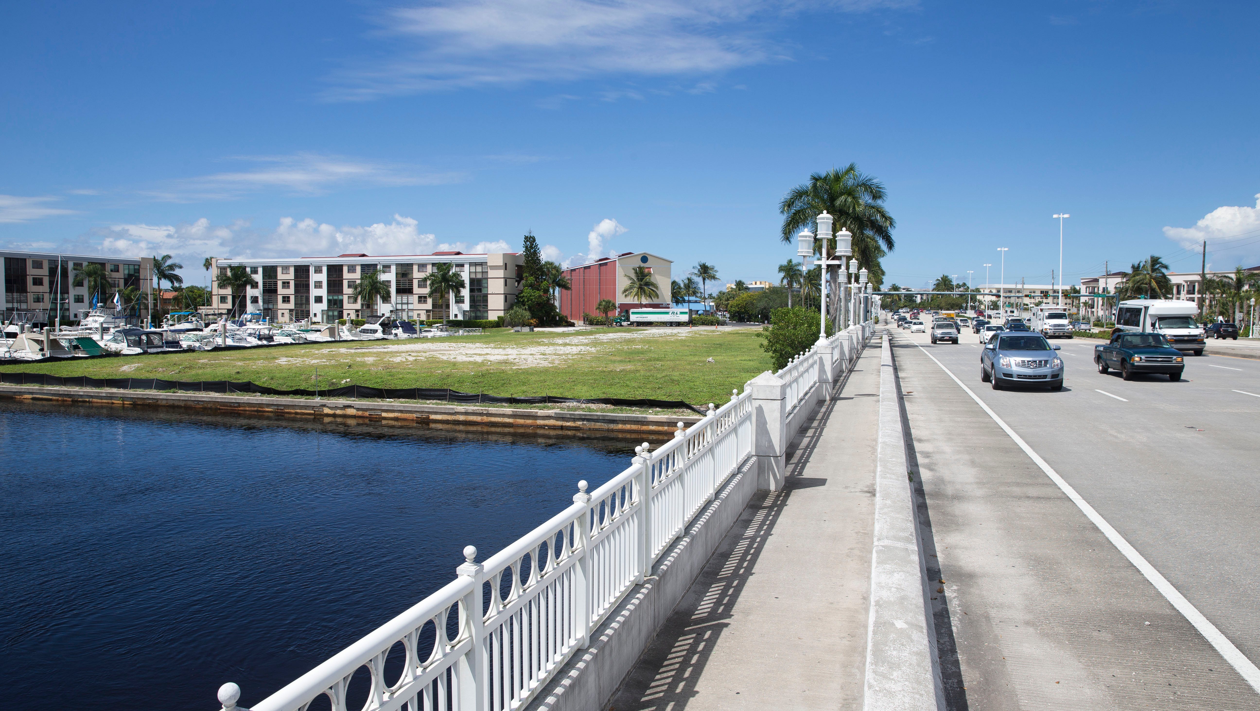 Naples developer plans downtown waterfront dining