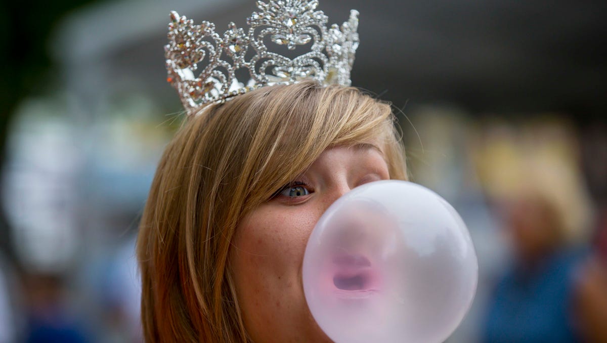 18 photos: Bubble blowing and more at the Iowa State Fair