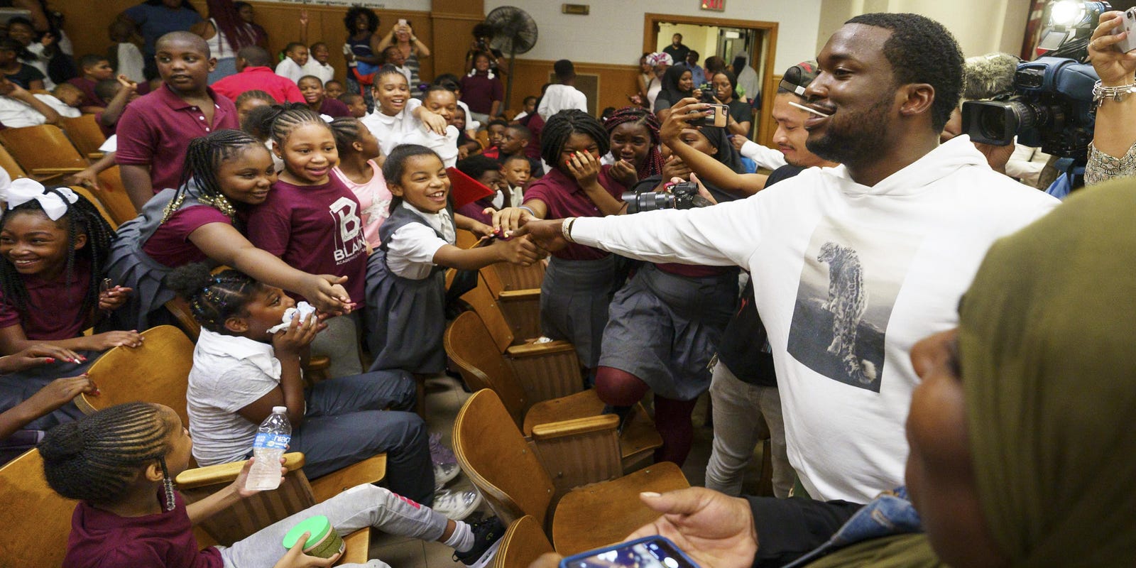 Meek Mill donates 6,000 backpacks to Philly schoolchildren at his alma ...