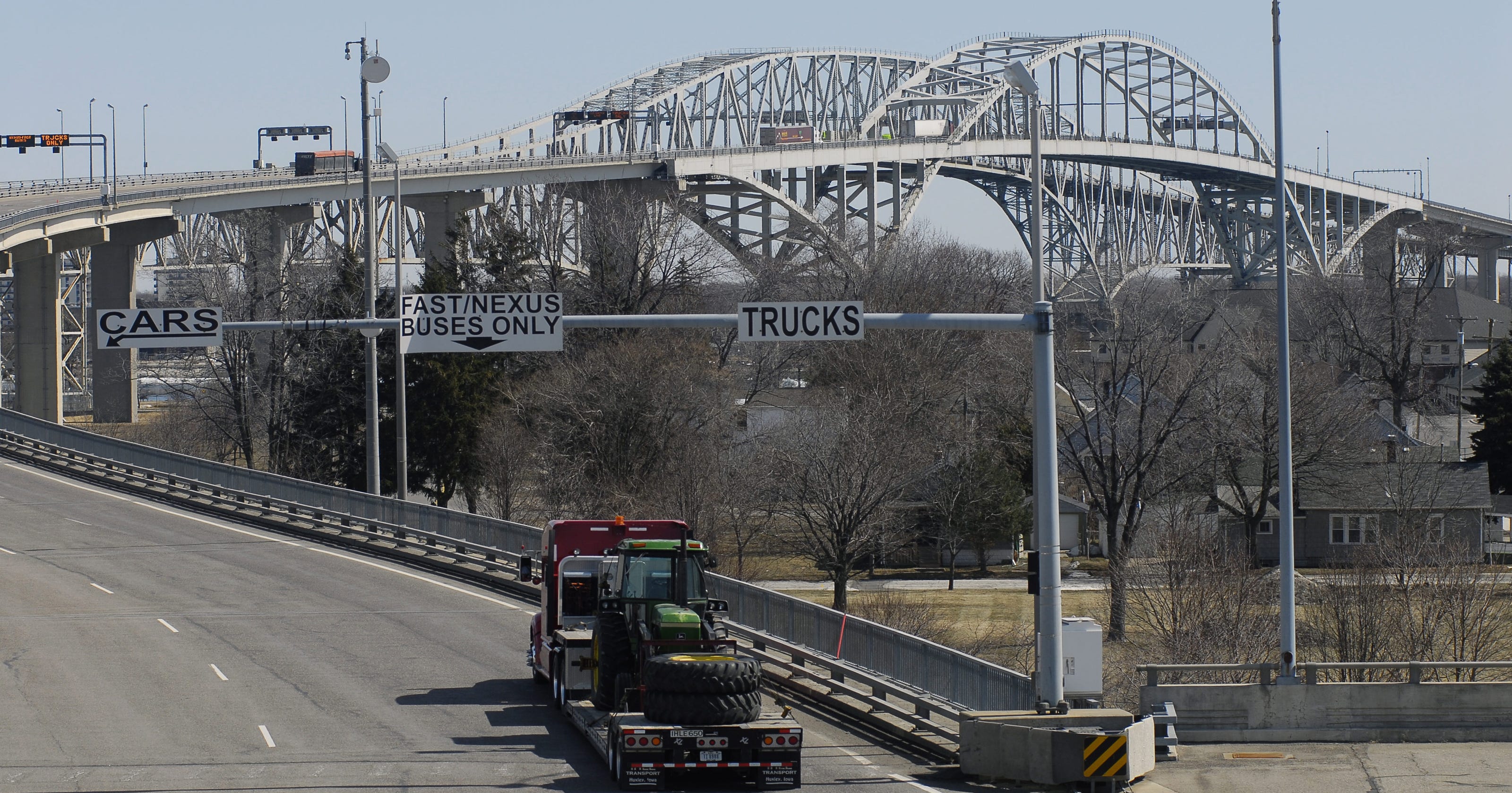 Canadian Blue Water Bridge workers go on strike