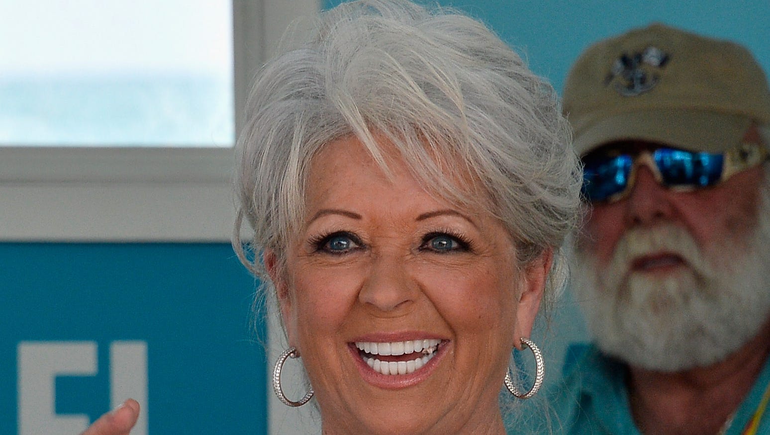 Paula Deen announces 20-show tour