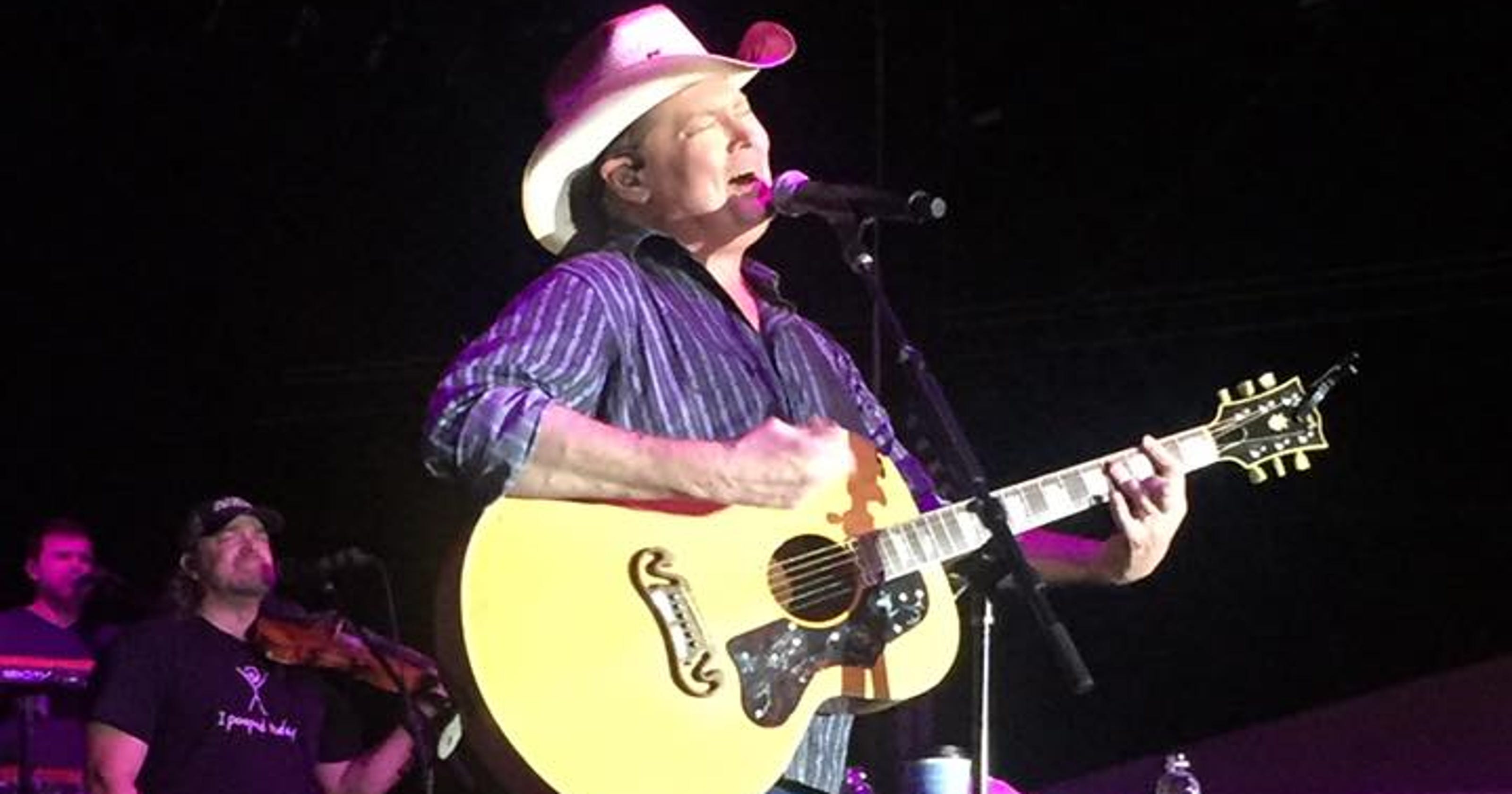 Country music singer Tracy Lawrence returns to the Treasure Coast