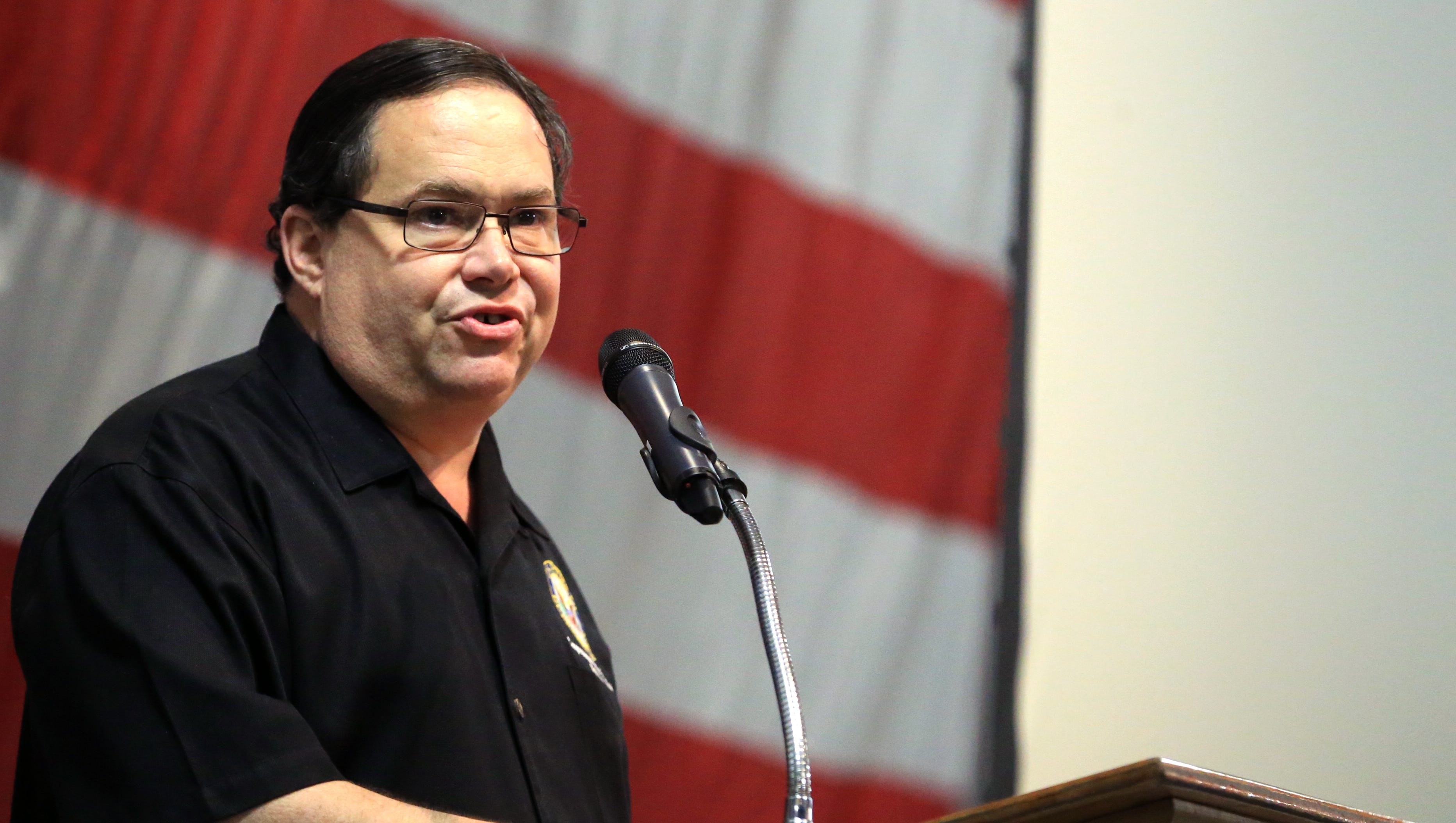 Senator calls Texas congressman 'so unattractive' on hot mic