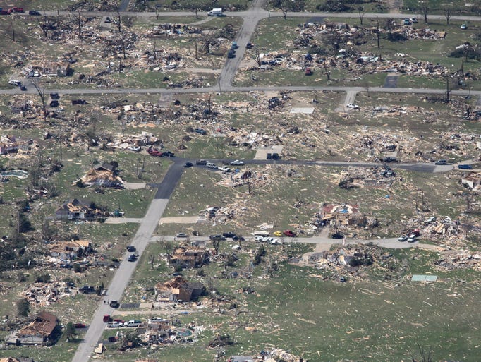 Tornado Joplin Danifica Carros