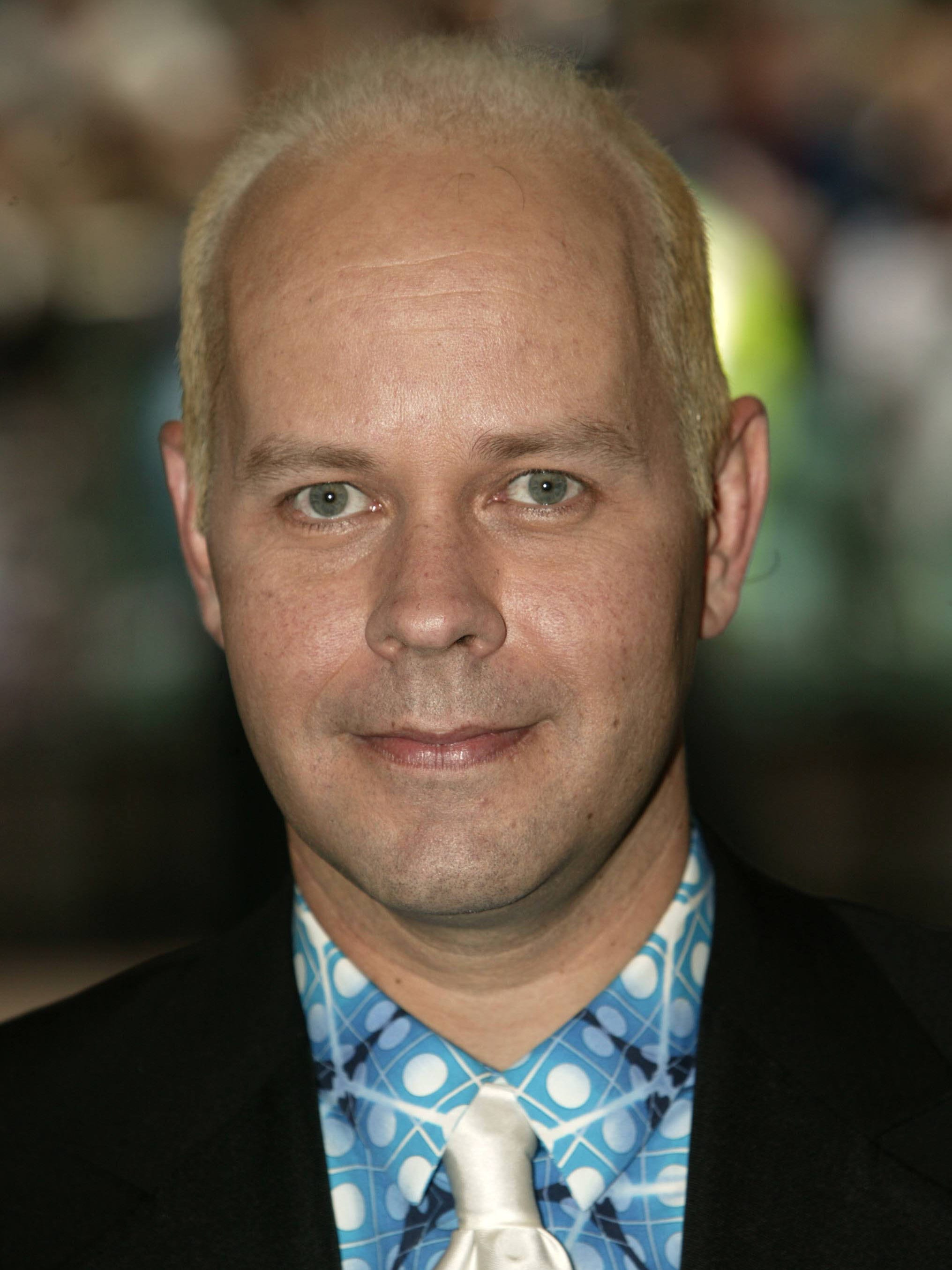 'Friends' star Gunther returns to the Central Perk set, refuses to sit ...