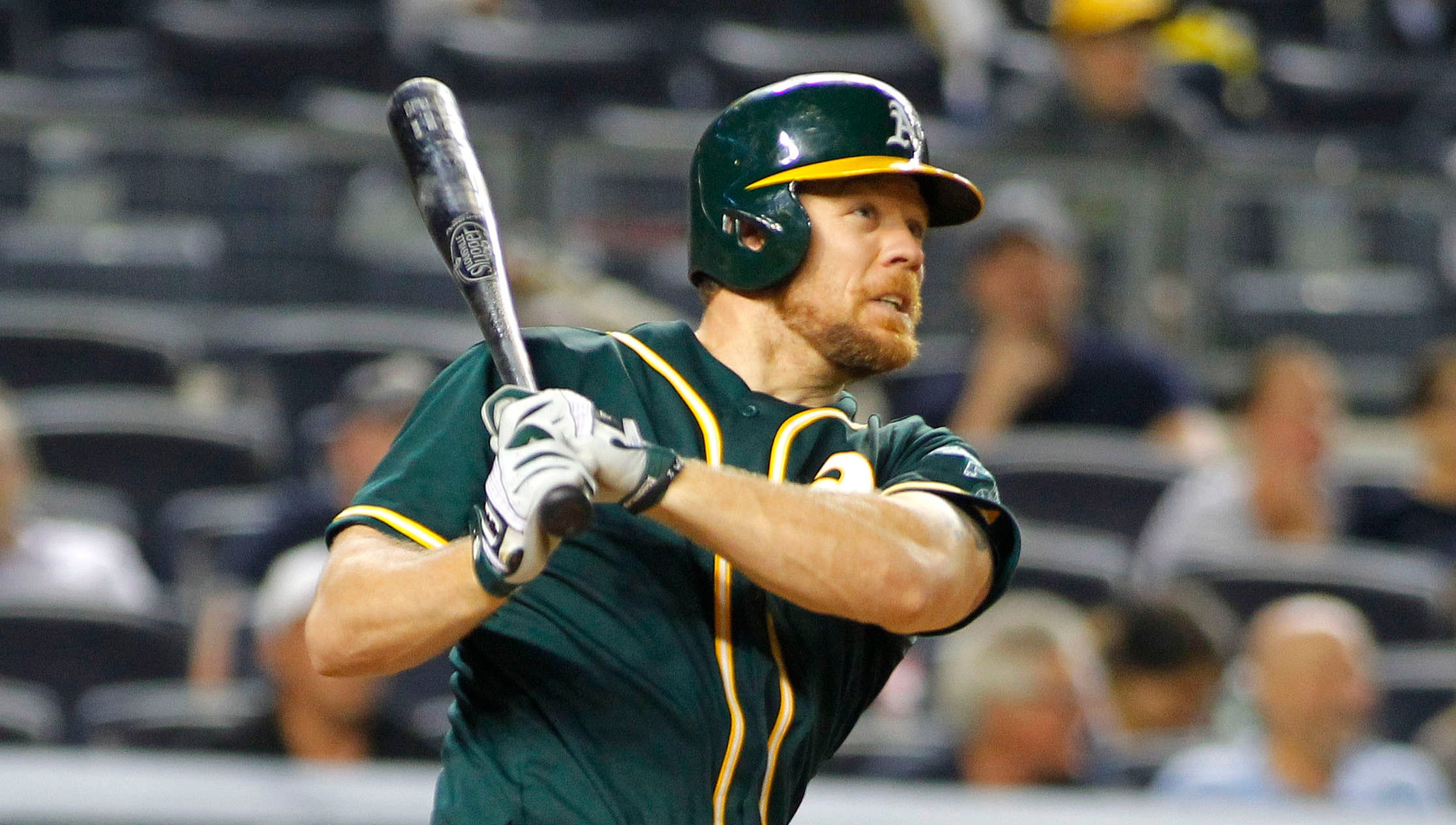 A's rally past Yankees in 10 on Brandon Moss' homer