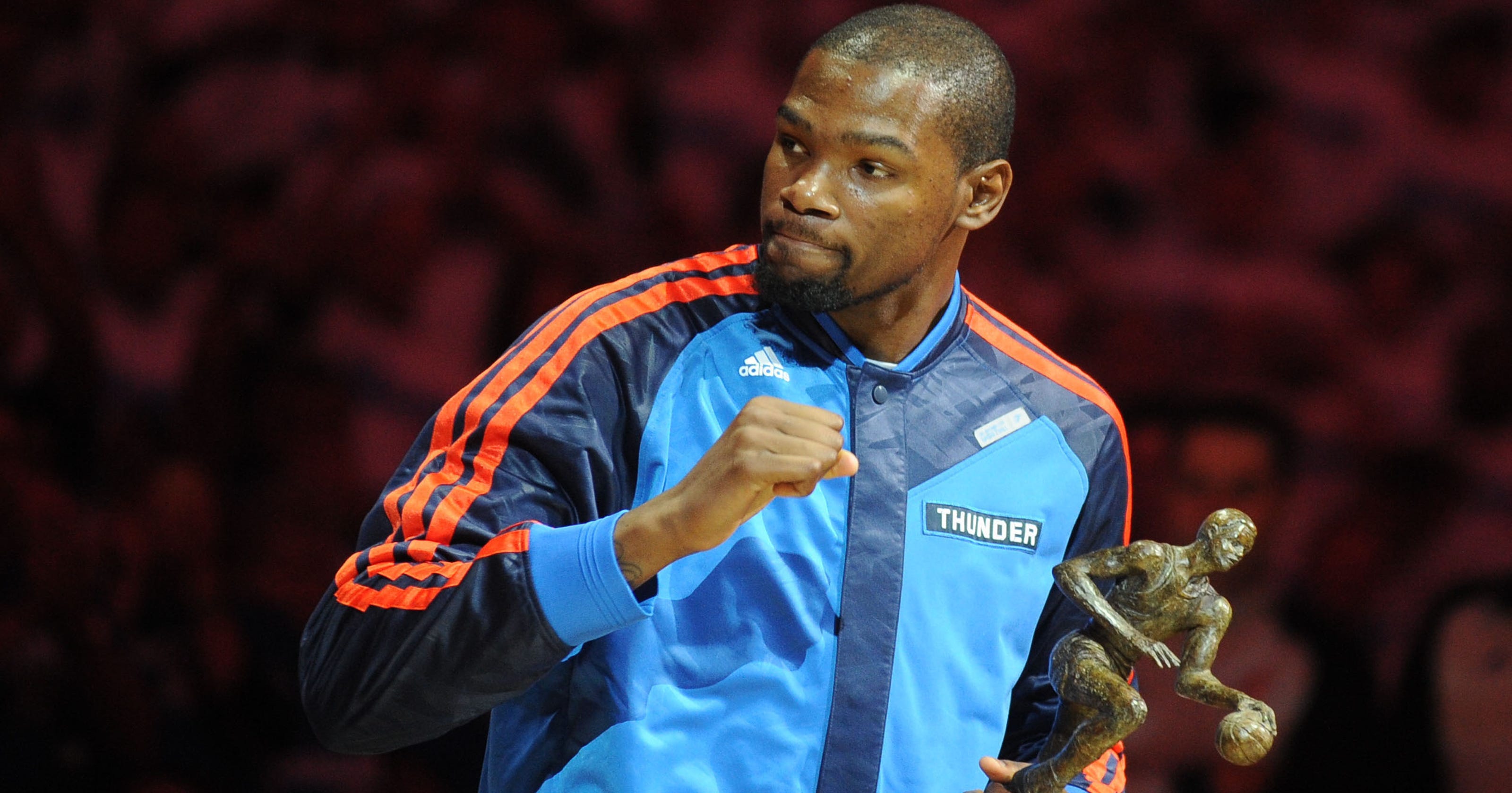 Kevin Durant follows MVP speech with MVP show in Game 2