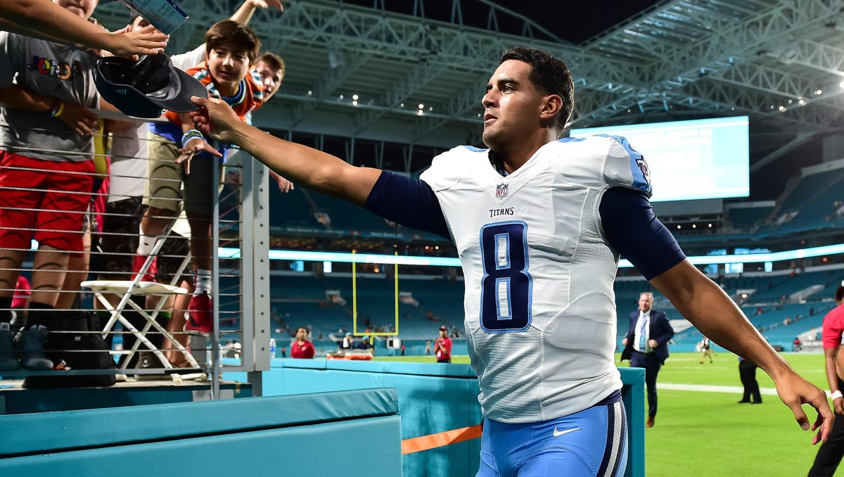 Photos: Titans vs. Dolphins