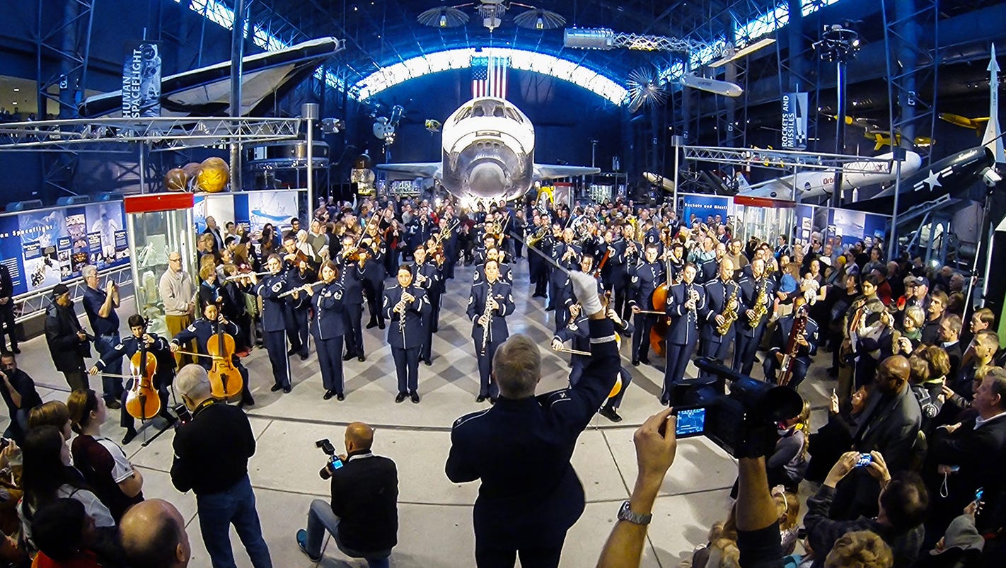 Air Force Band flash mob wows museum crowd