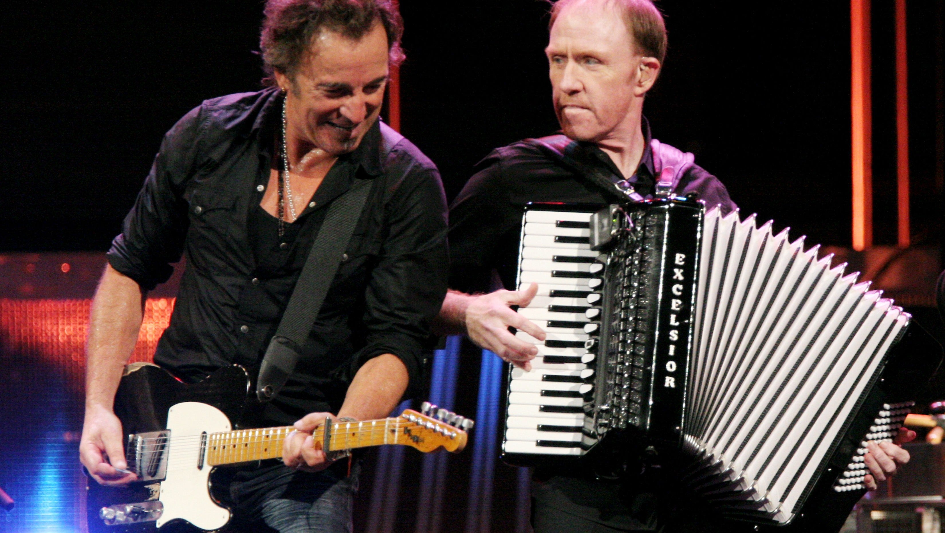 15 years after Bruce, E Street Band enters Rock Hall